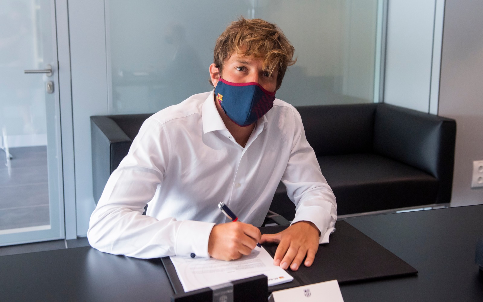 Así ha sido la firma de Sergi Rosanas