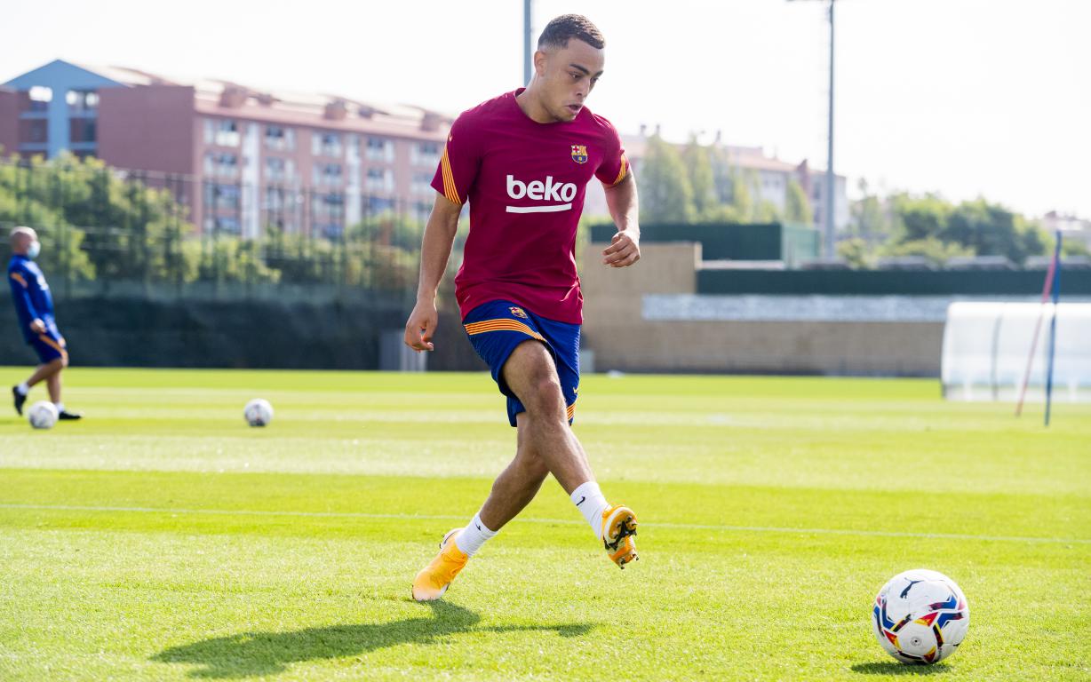 Dest trains at Barça: 'This is awesome'