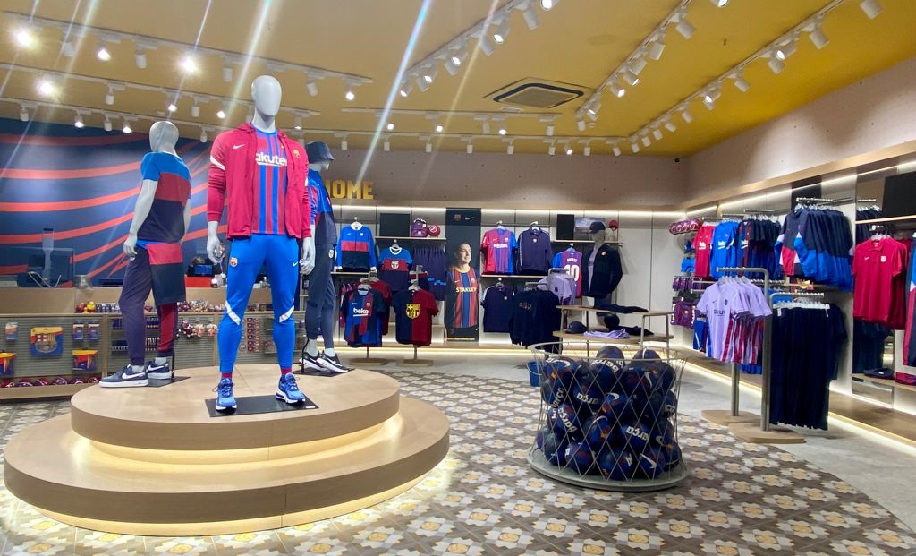 El FC Barcelona vuelve a abrir al público la Barça Store de la T2 del ...