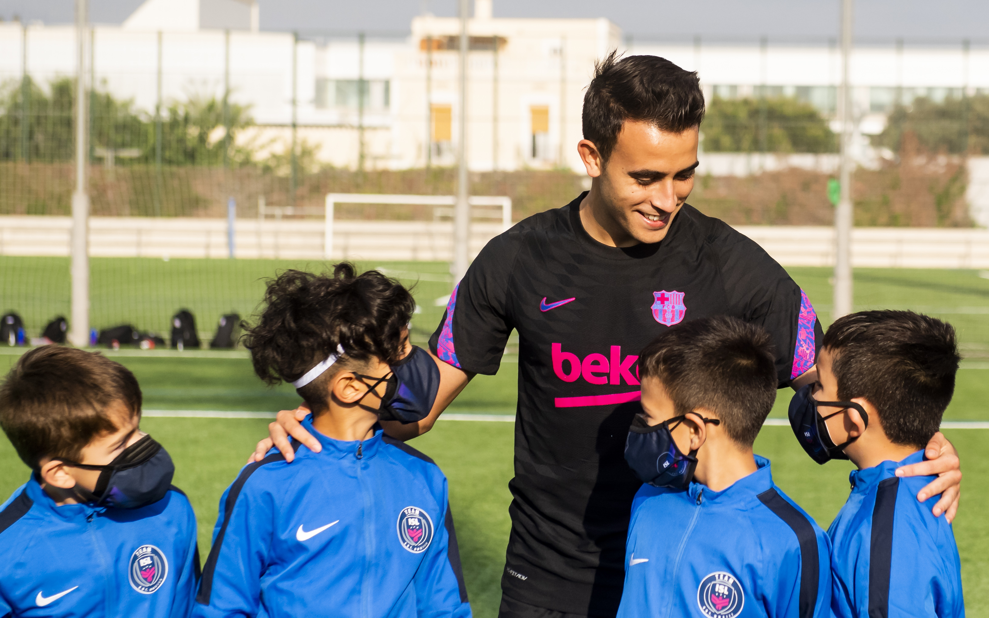 Eric Garcia visita a los jugadores del Barça Academy Clinic de Estados ...