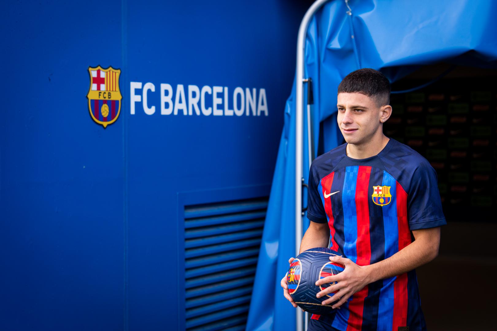 Presentació de Lucas Román com a nou jugador del Barça Atlètic (18-01-23)