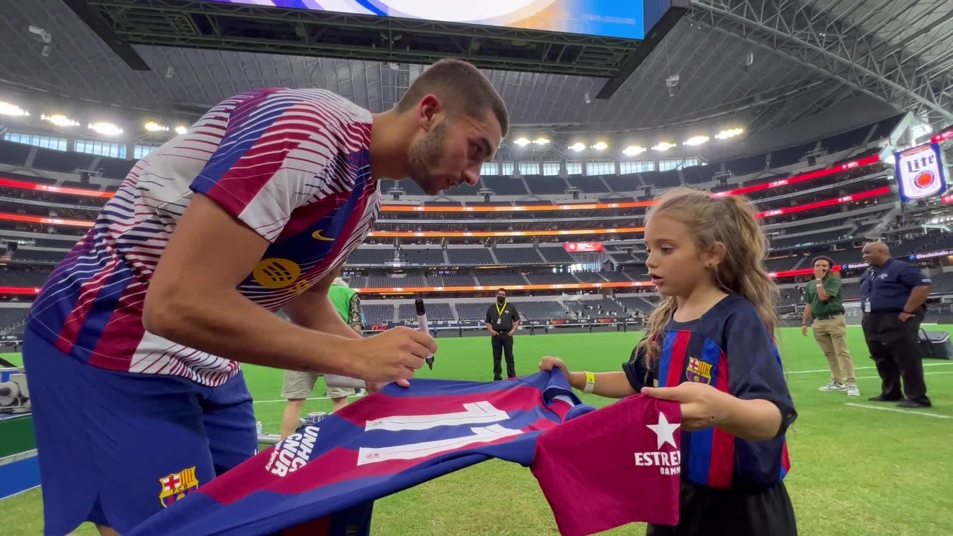 Ferran Torres' nice touch with a young fan