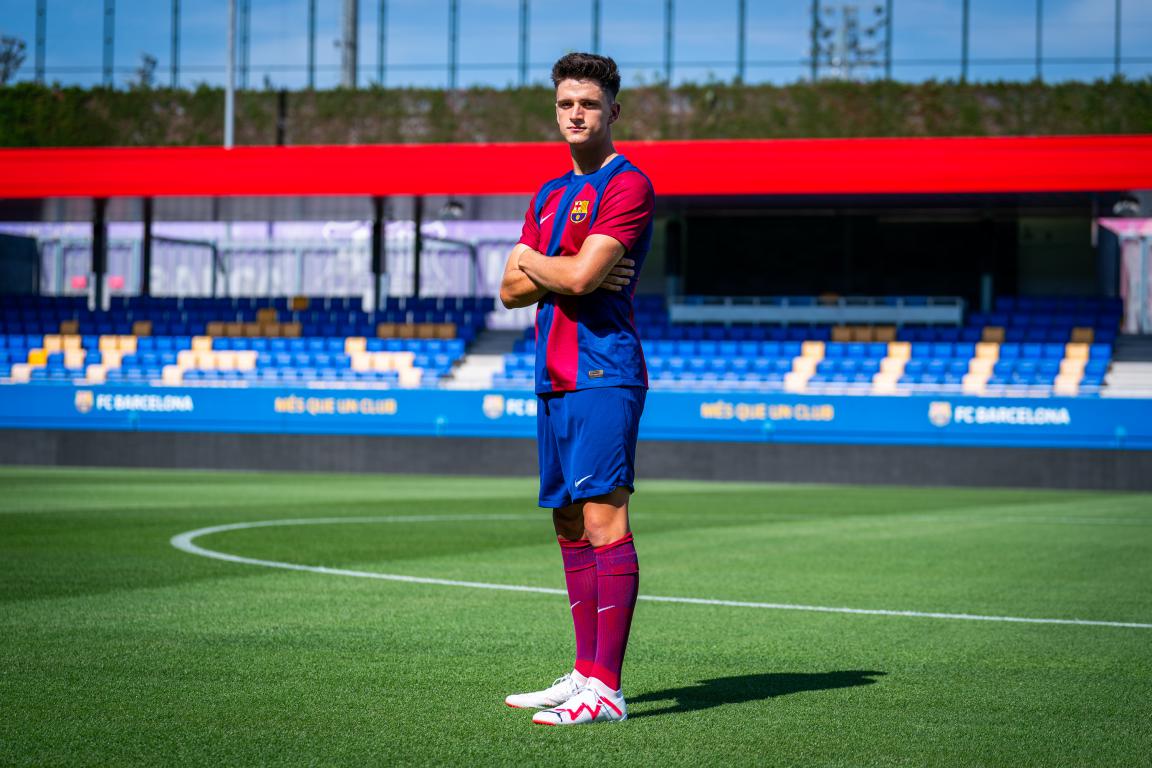 Presentación de Pau Víctor como nuevo jugador del Barça Atlètic (17-08-23)