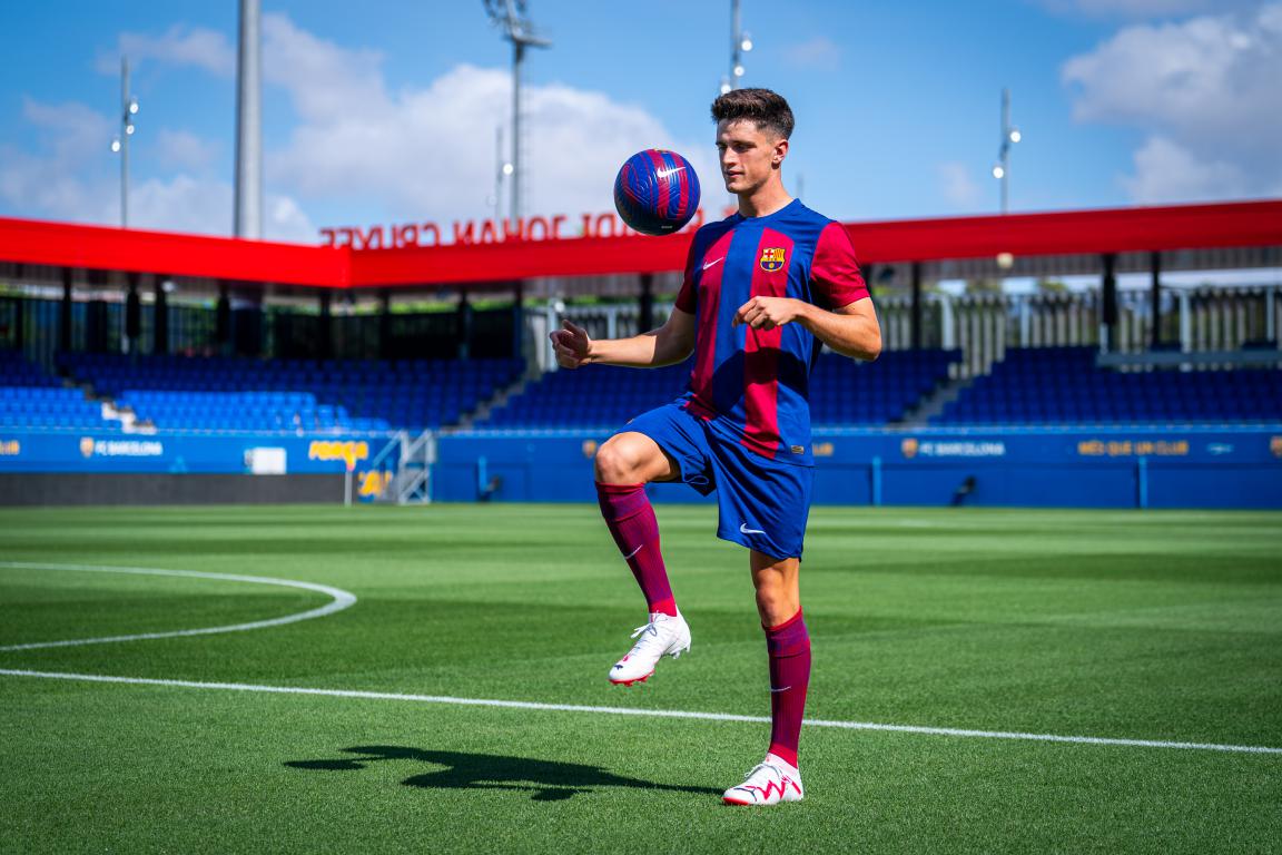 Presentación de Pau Víctor como nuevo jugador del Barça Atlètic (17-08-23)