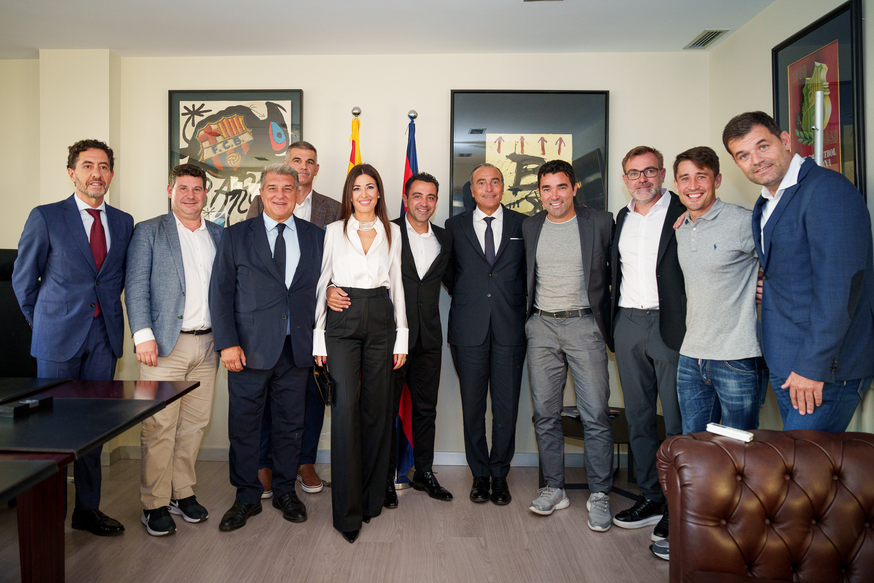 El acto de firma de la renovación de Xavi