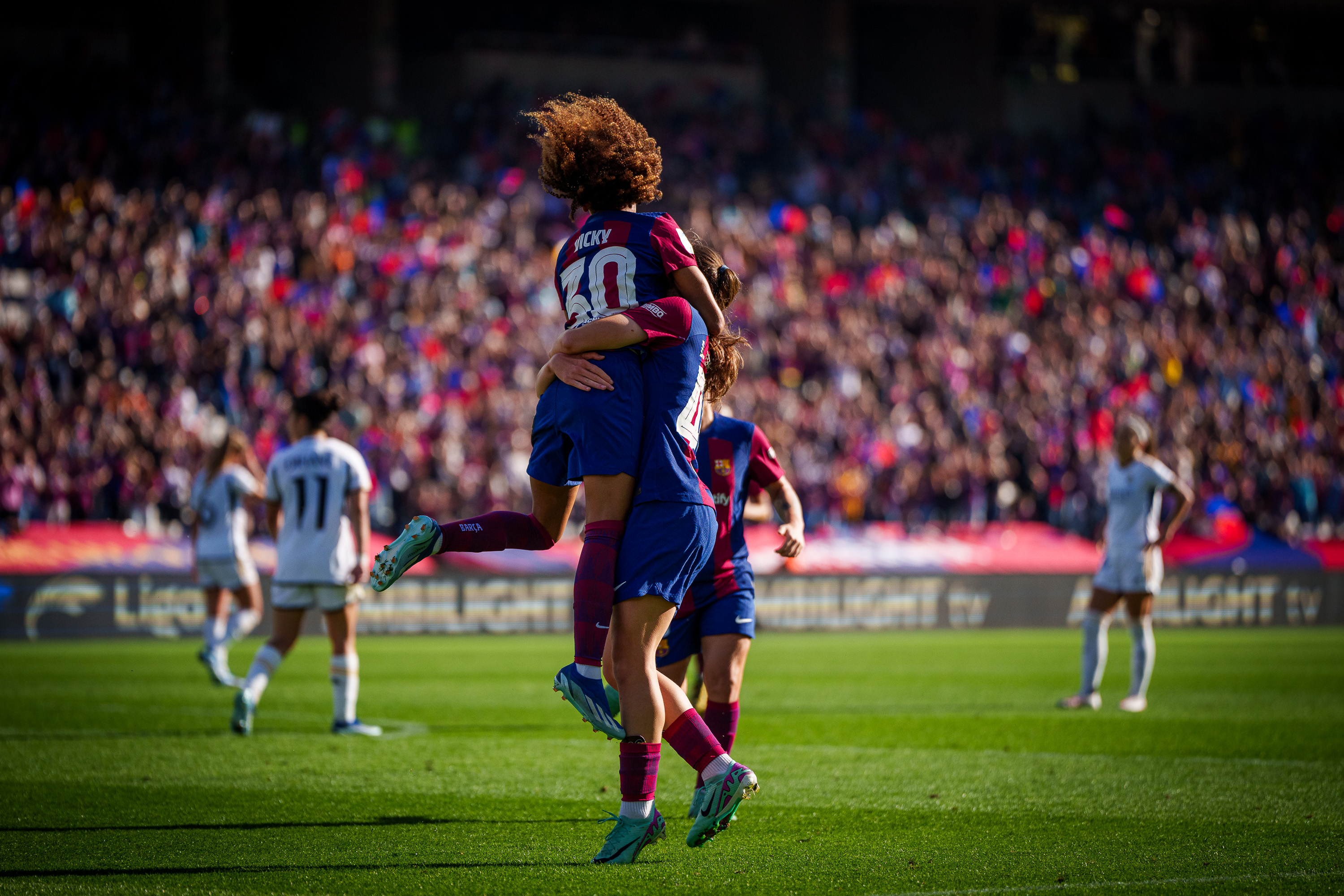 Vicky López, goleadora más joven de la historia de los Clásicos