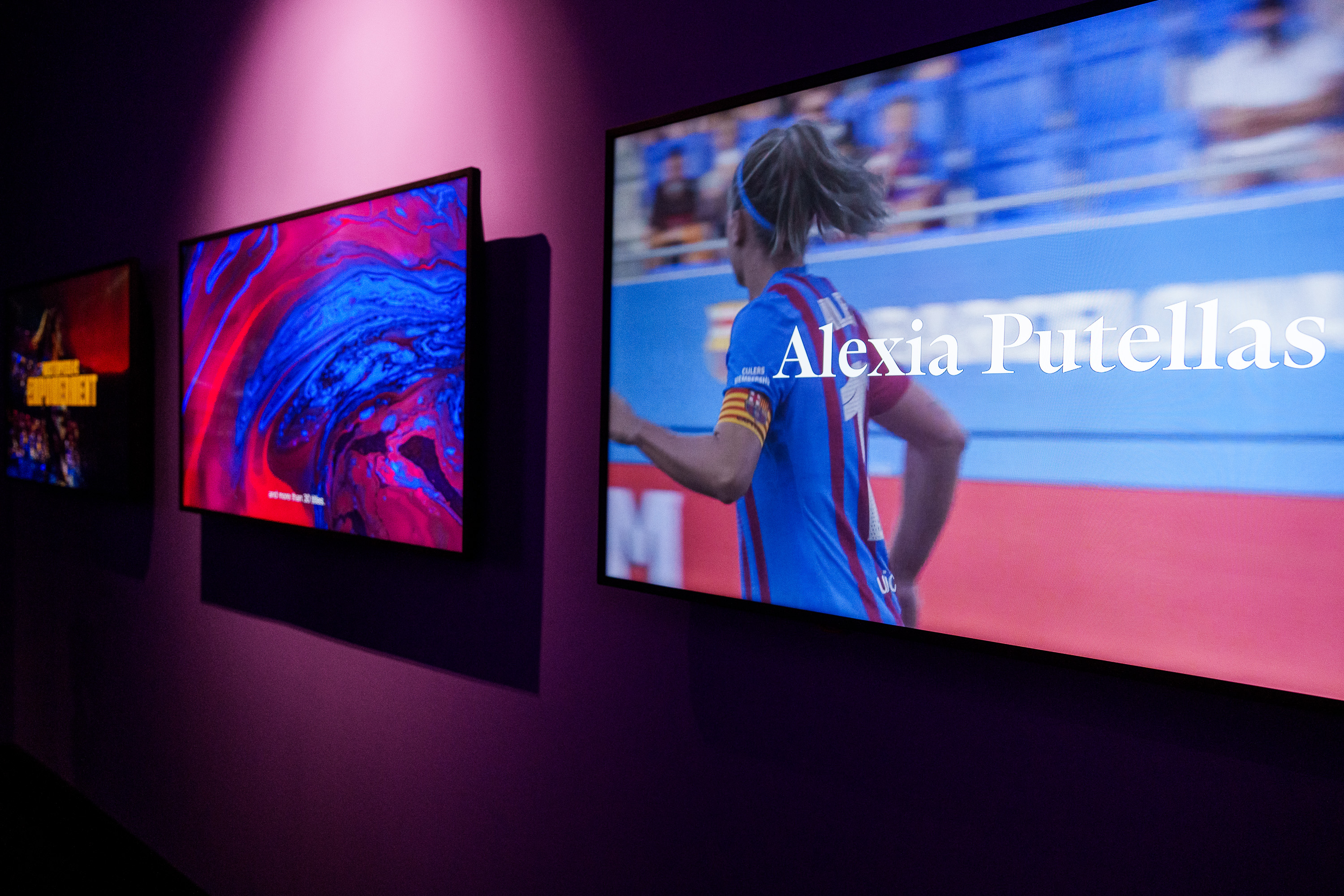 El FC Barcelona exhibe en el Moco Museum los dos primeros NFT de su ...