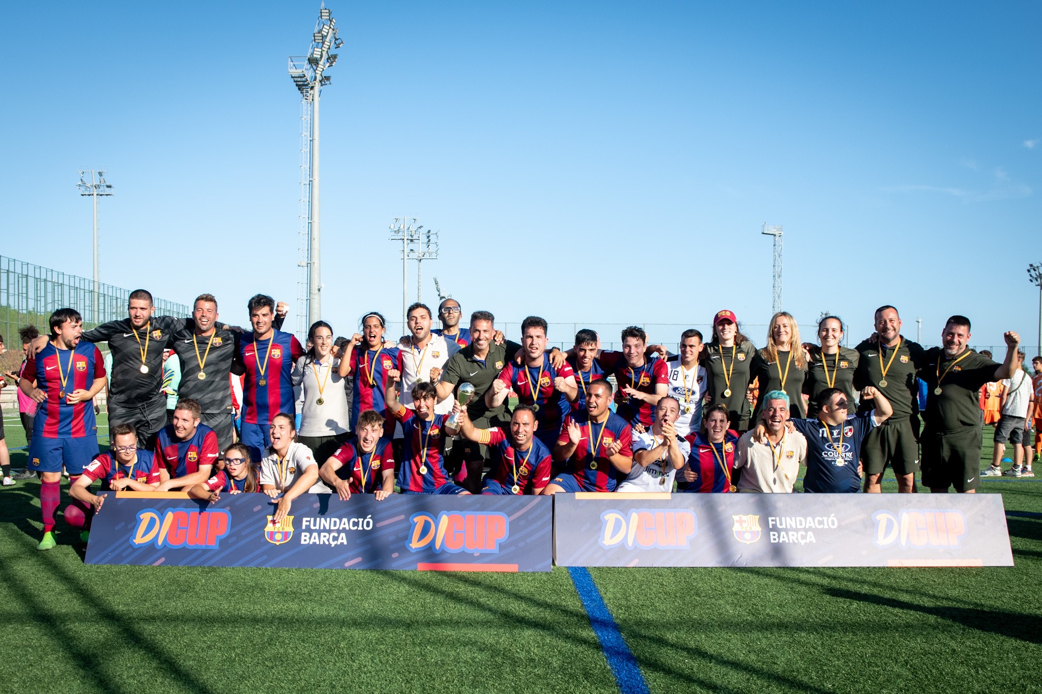 Fin de curso levantando la Dicup