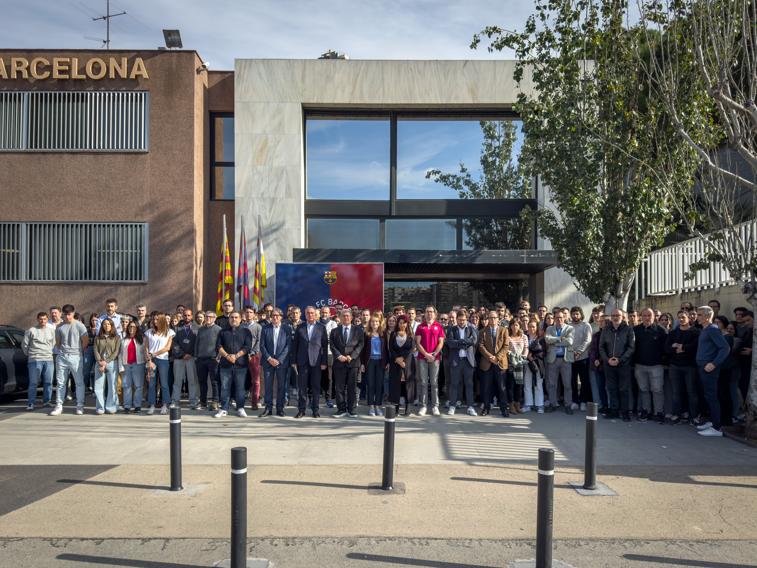 FC Barcelona staff show solidarity with the people affected by the ...