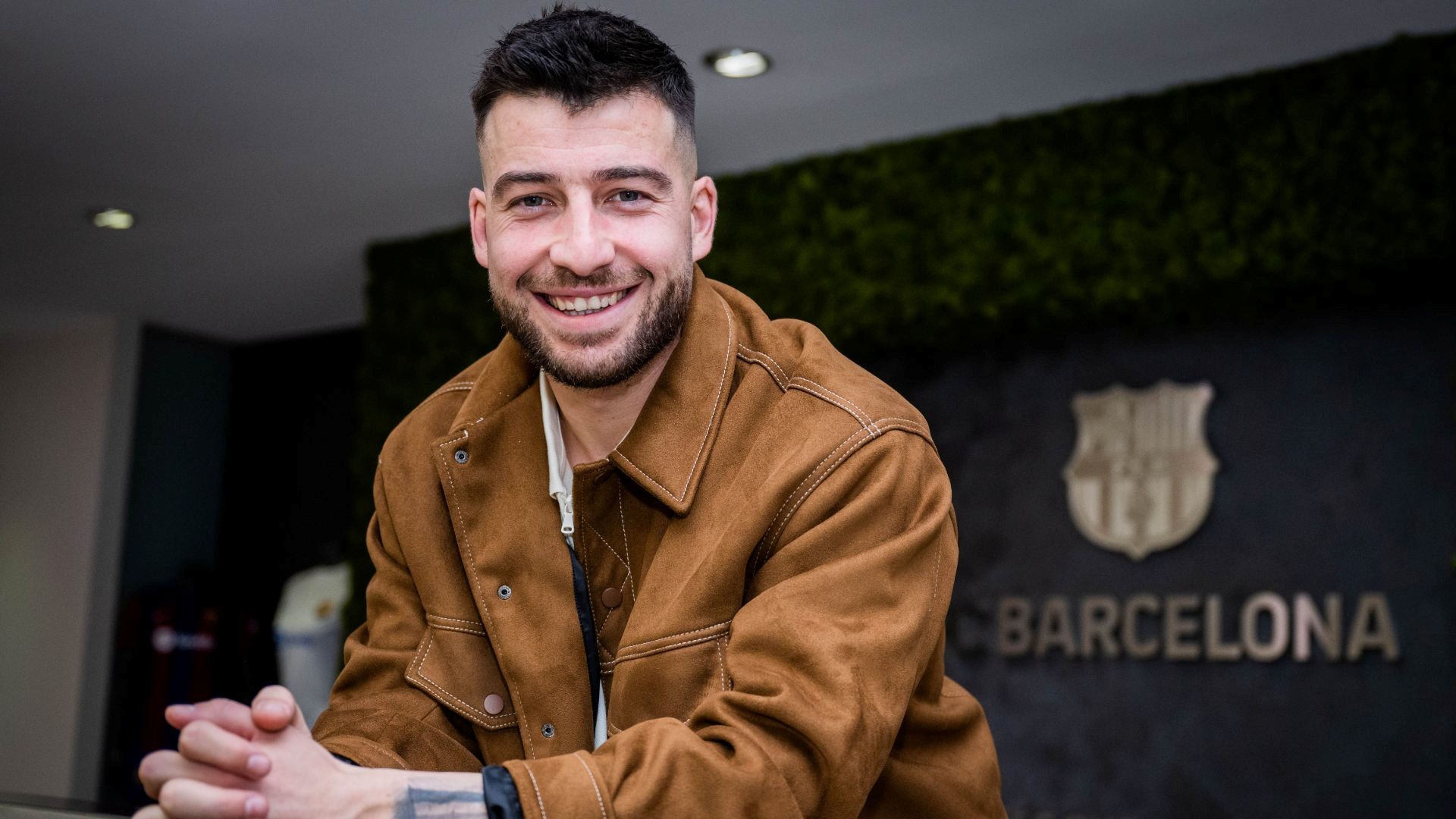 Catela, intervenido de la rodilla derecha