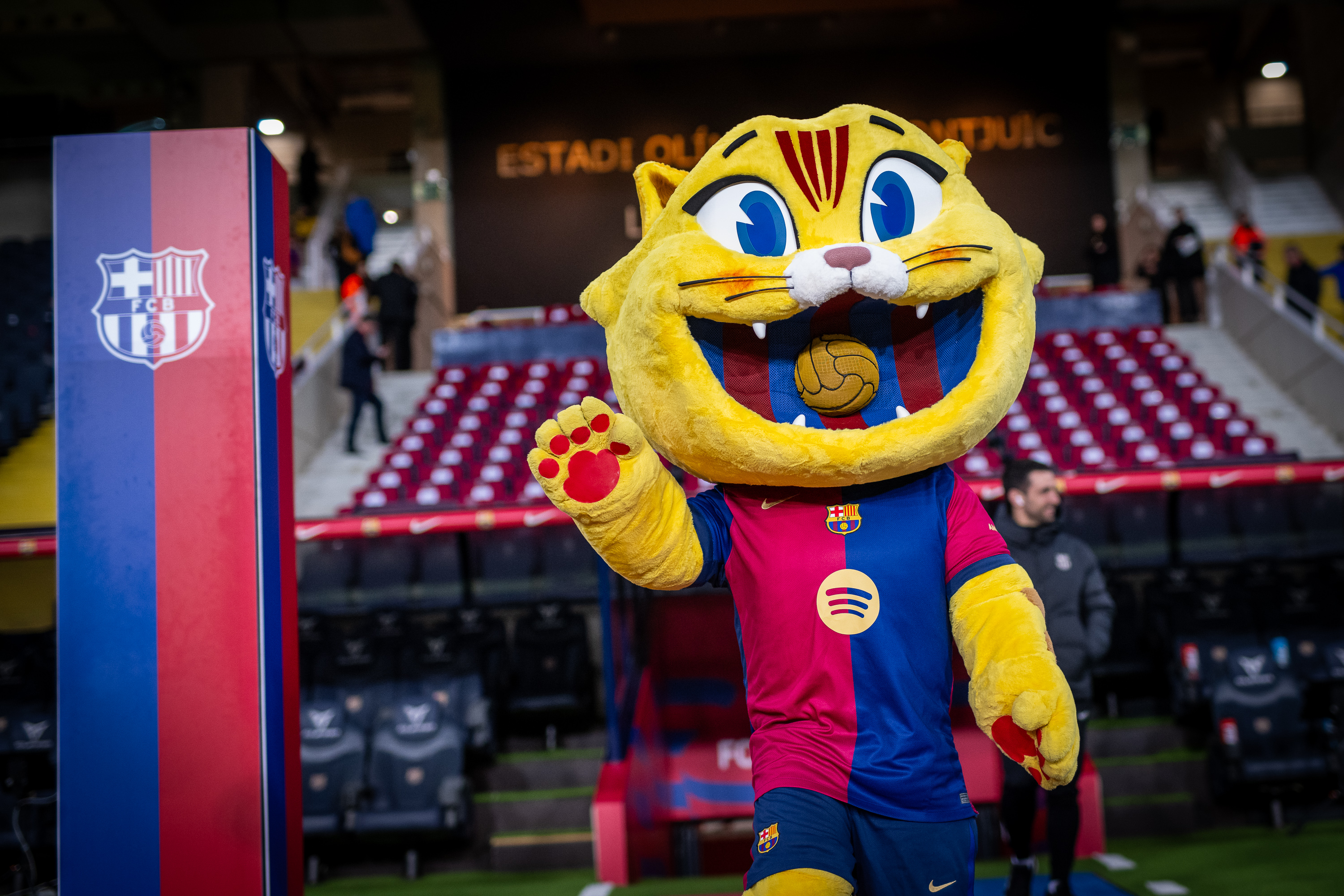La mascota CAT, el fichaje estrella del FC Barcelona