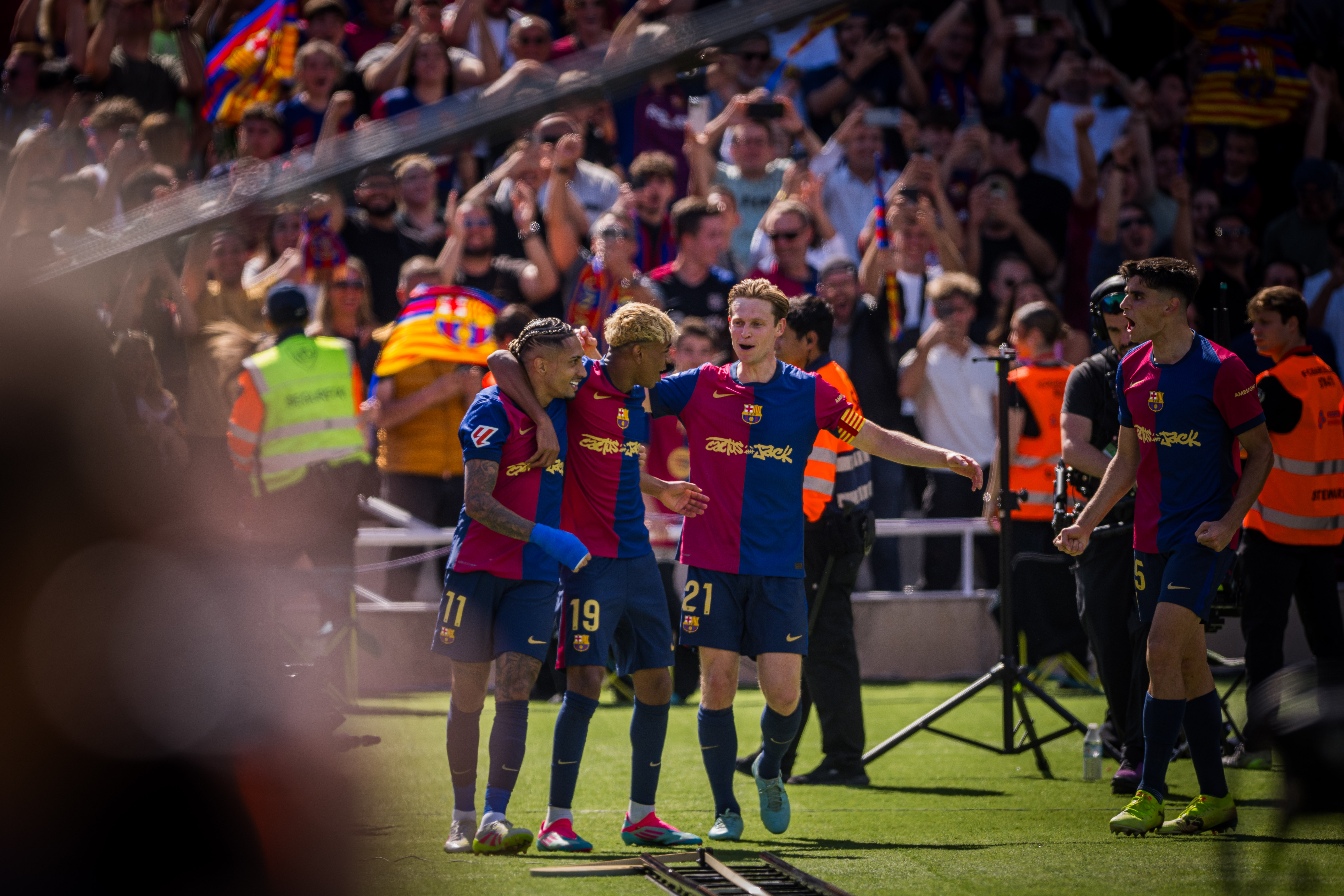 A dos punts de la Lliga