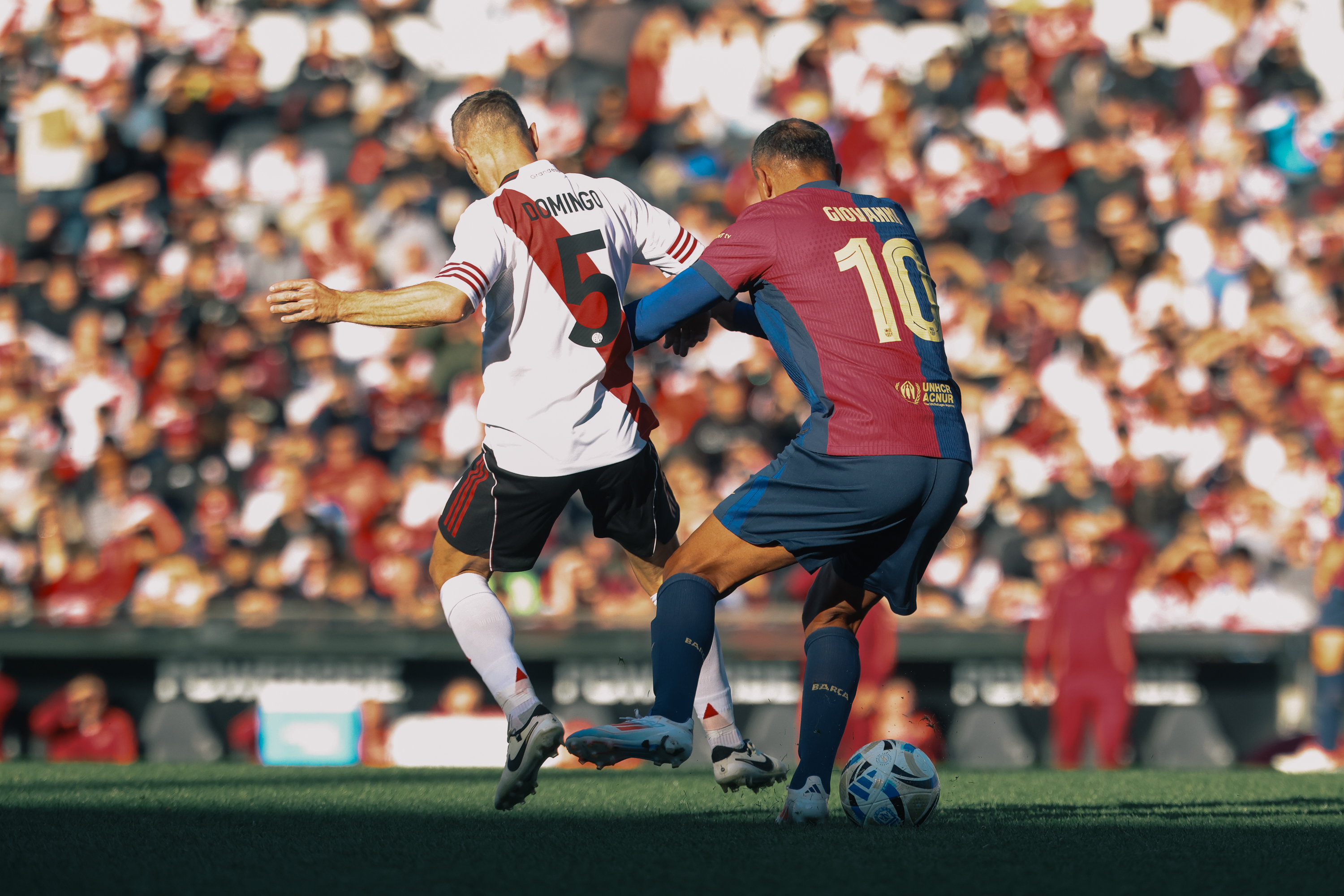 River Plate Leyendas 2-0 Barça Legends: Defeat in Argentina