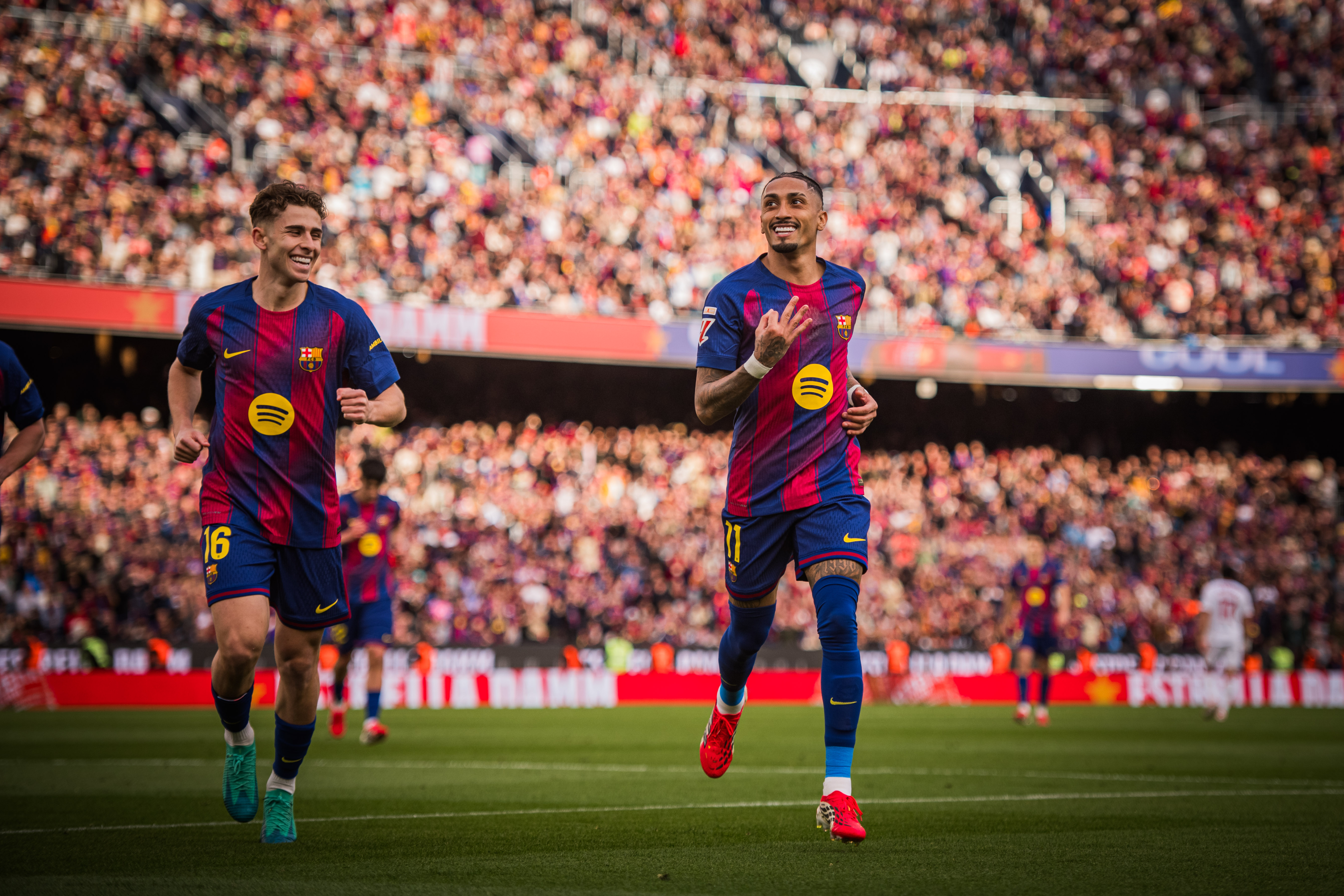 FC Barcelona 5-2 Sevilla: Powering onward