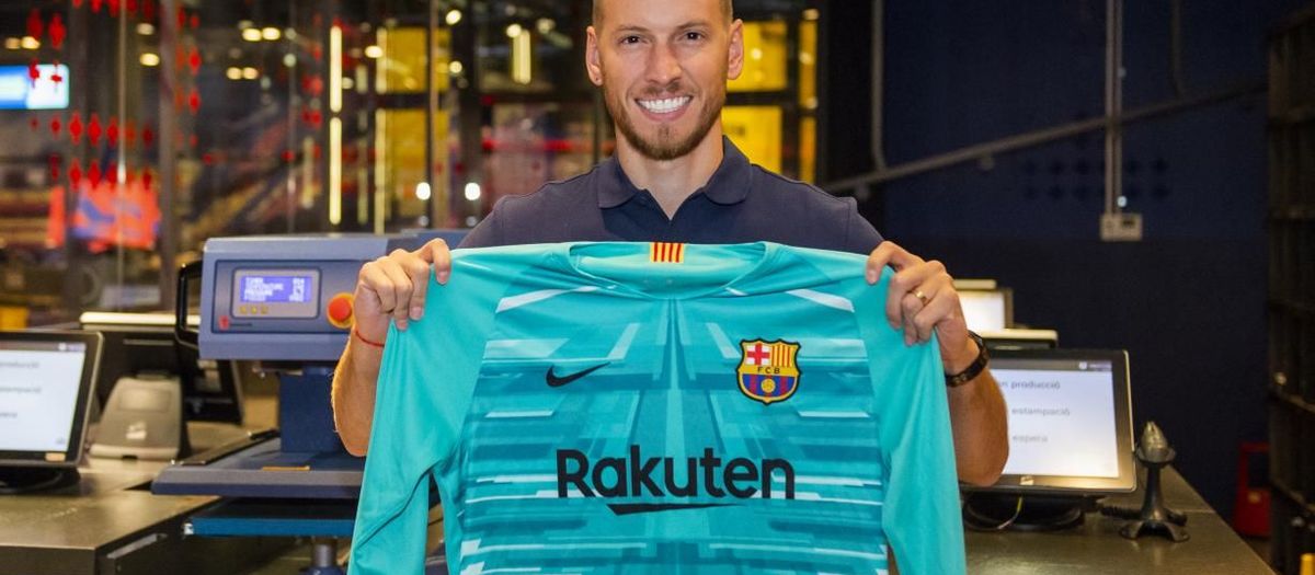 Neto's first day in Barcelona, in pictures