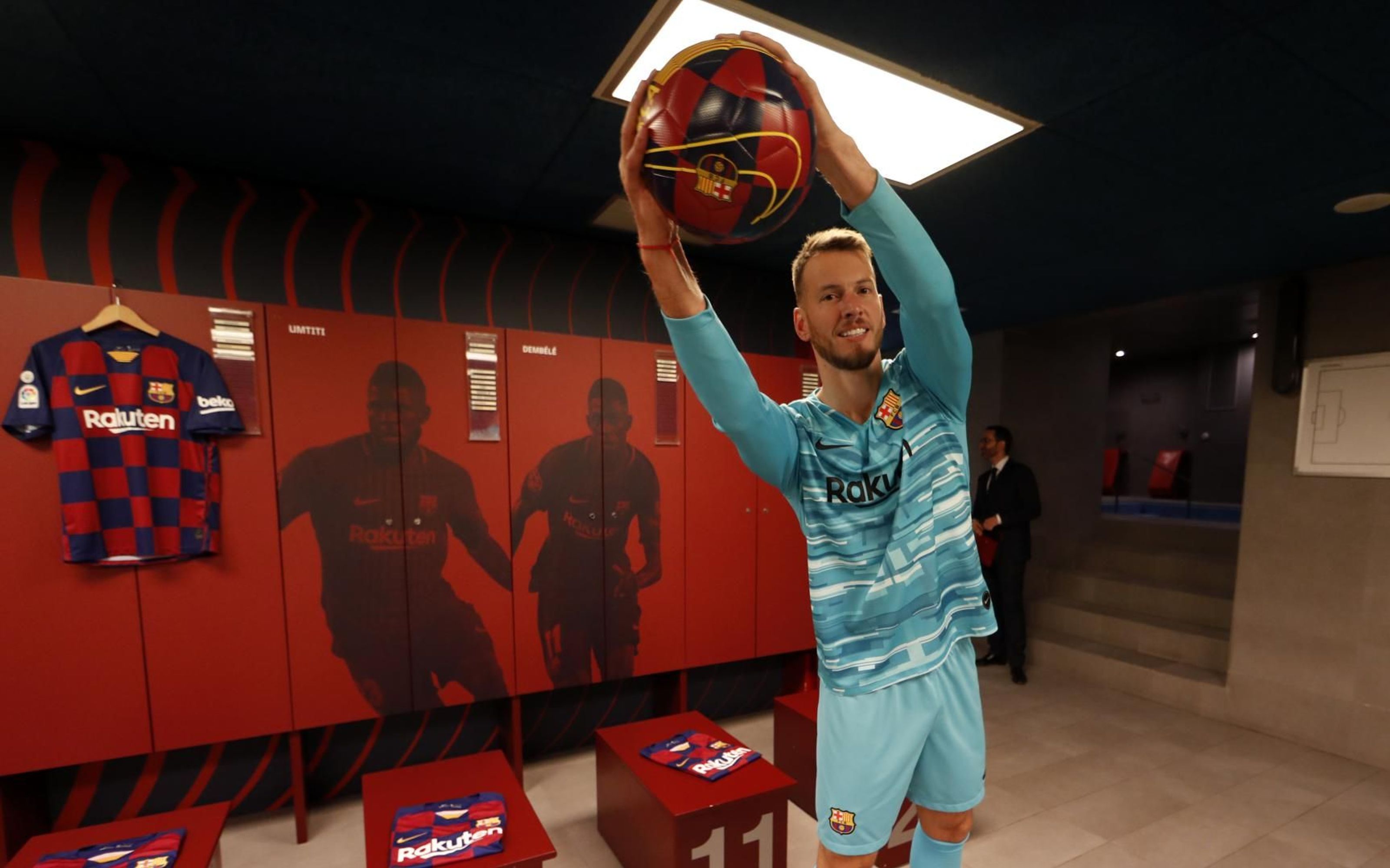 Neto's first morning with Barça
