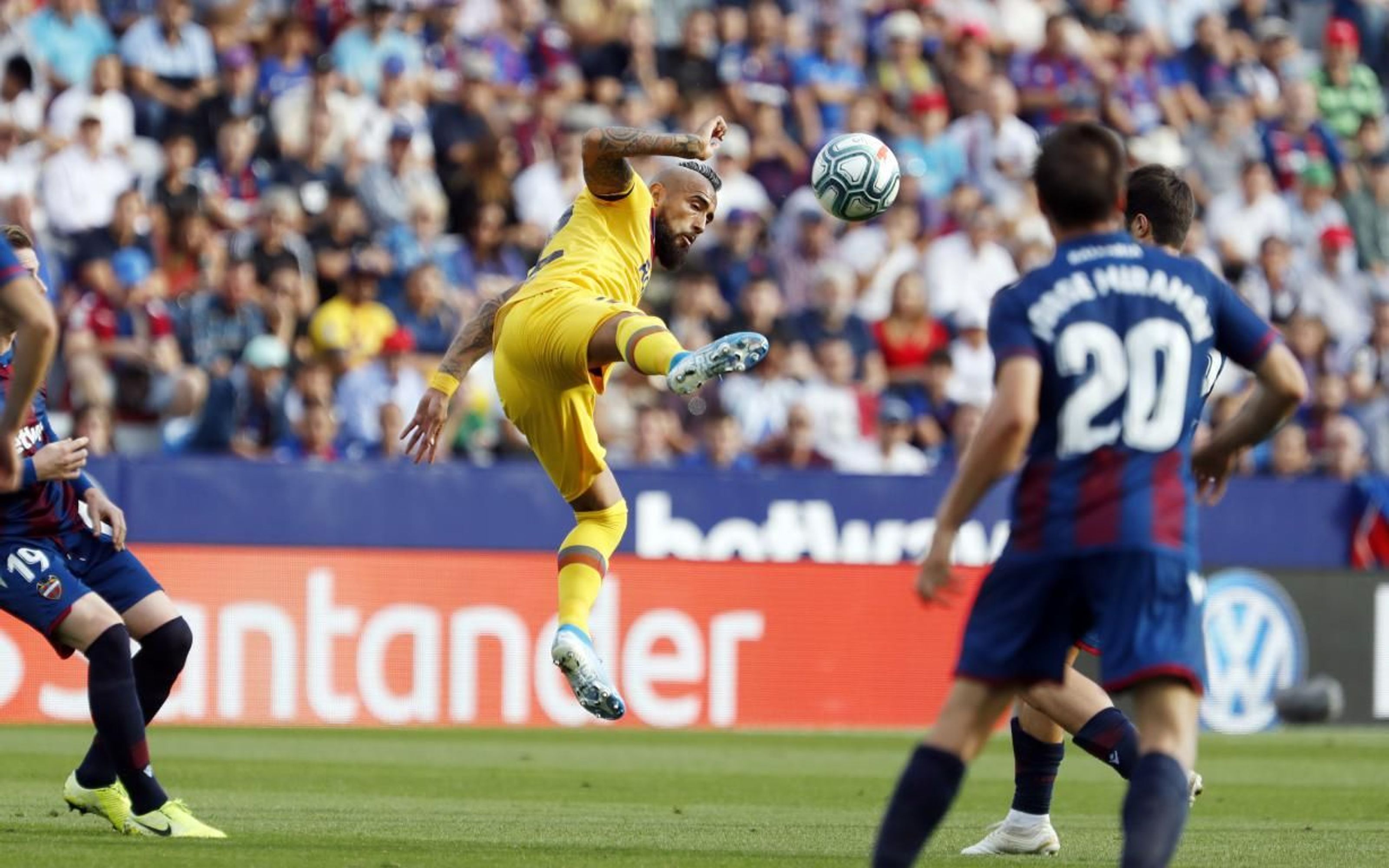 Levante v Barça in photos