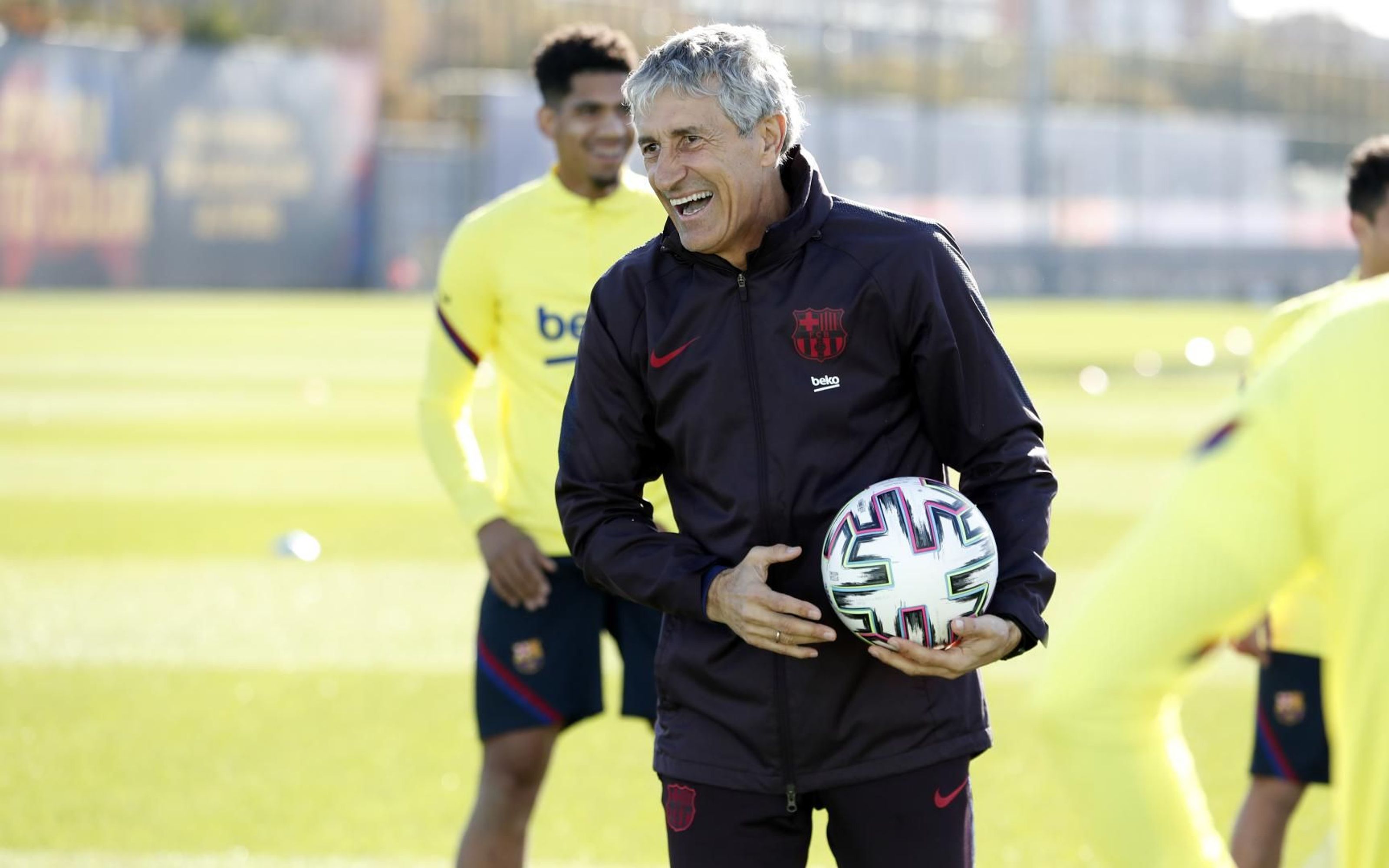 The best pictures from Setién's first few months at Barça