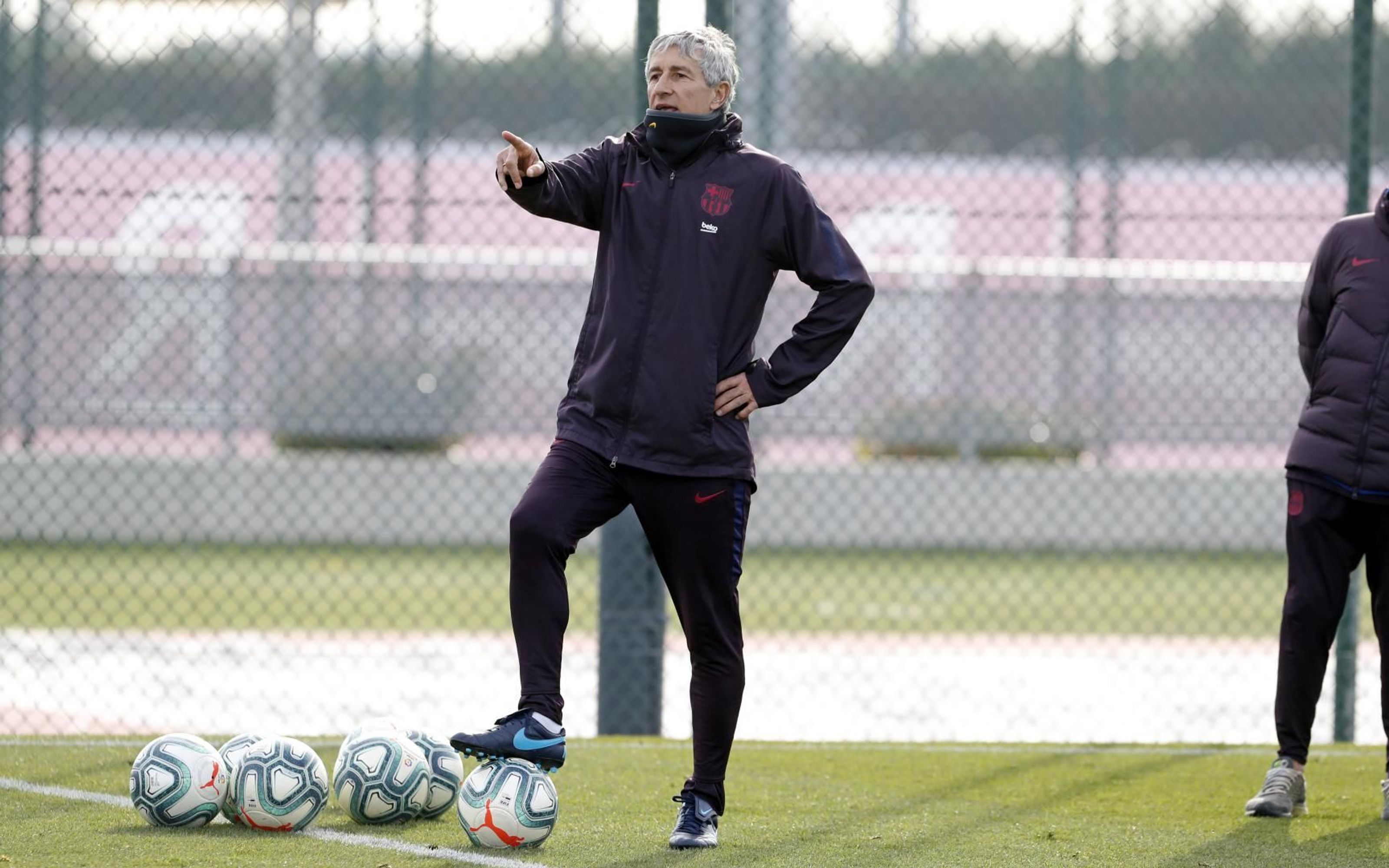 The best pictures from Setién's first few months at Barça