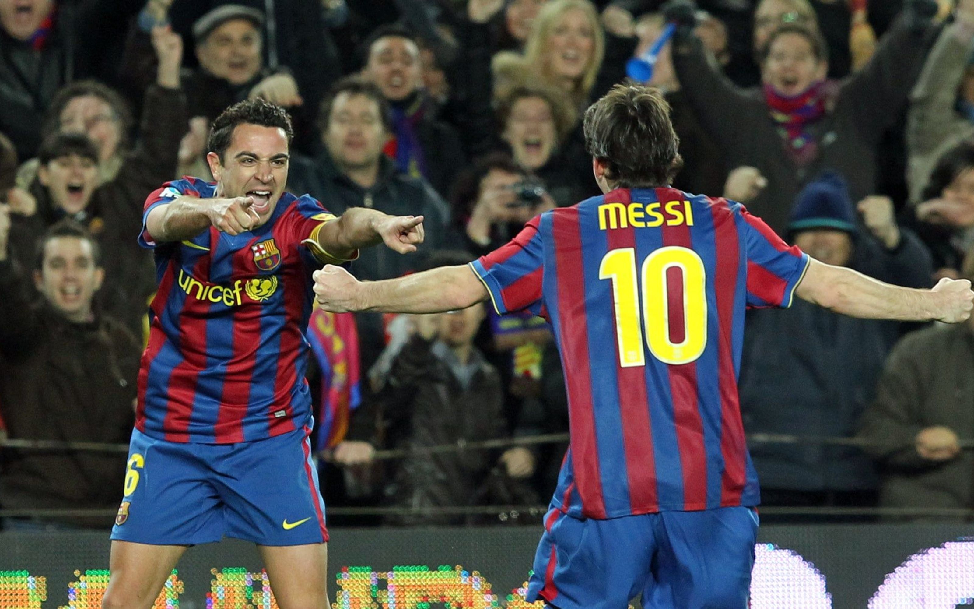 Xavi and Messi, the two players with the most games in Barça's history