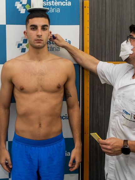 Ferran Torres passes his medical