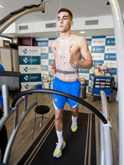 Ferran Torres passes his medical