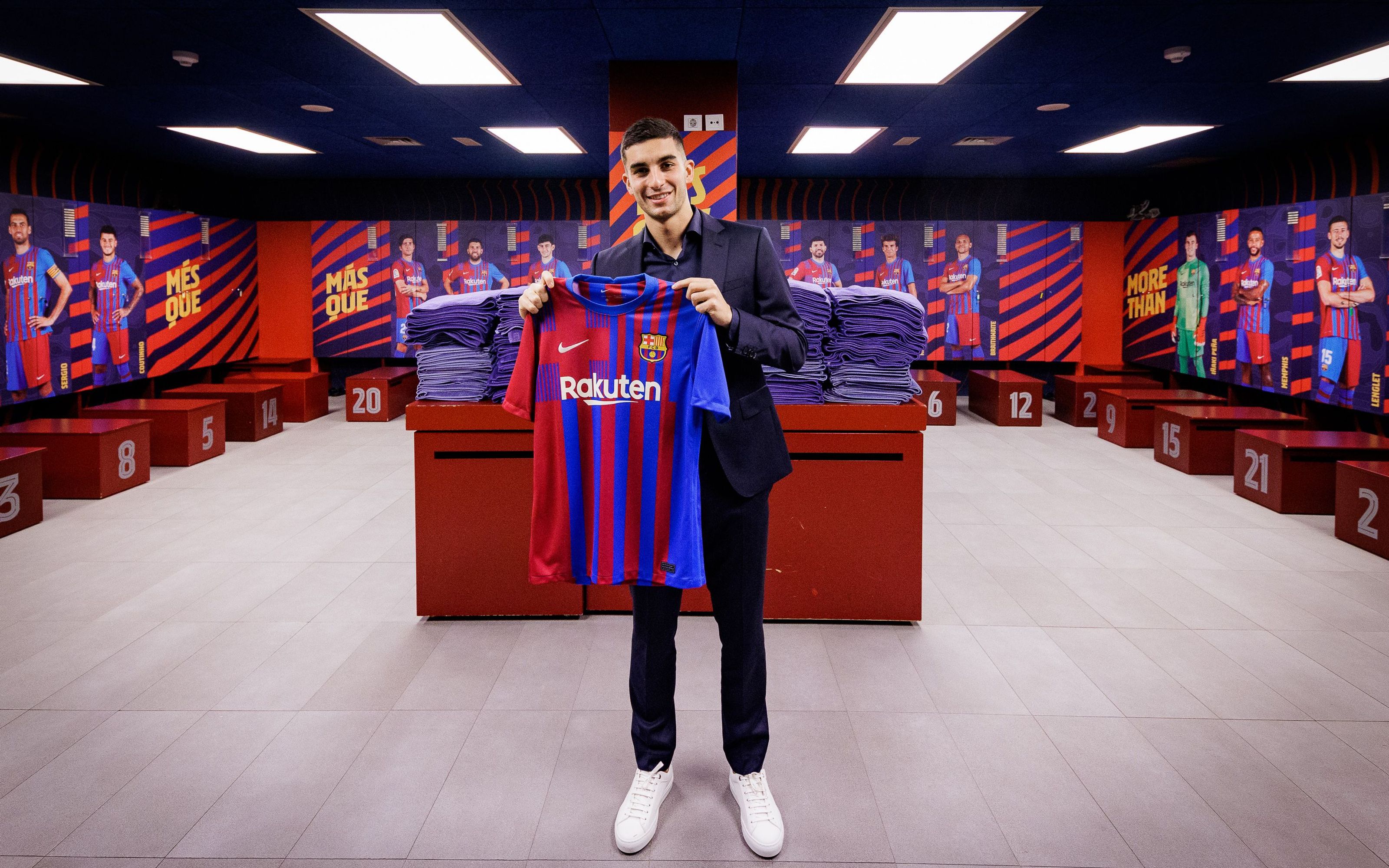 Ferran Torres' first day at Camp Nou as a culer