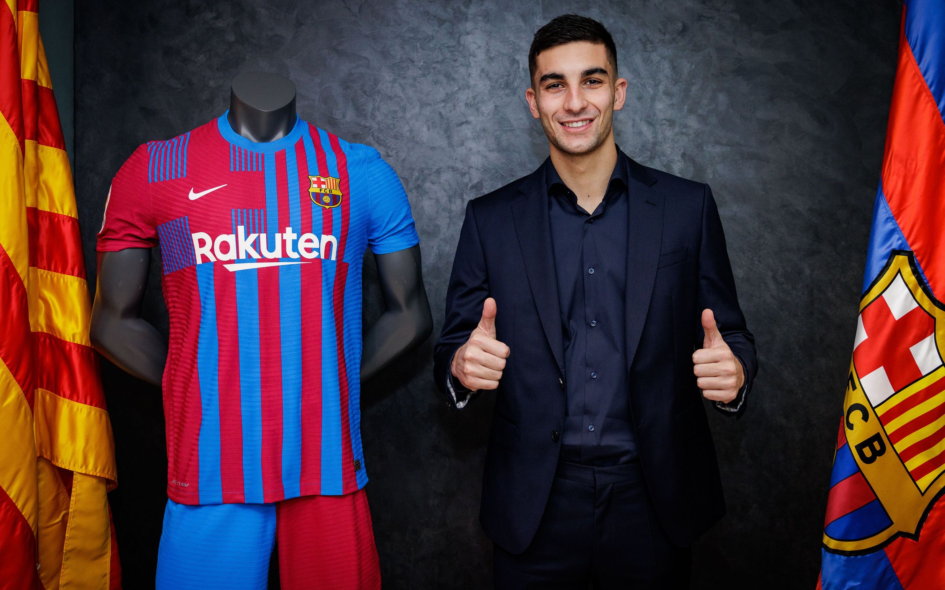 Primer dia de Ferran Torres al Camp Nou com a culer