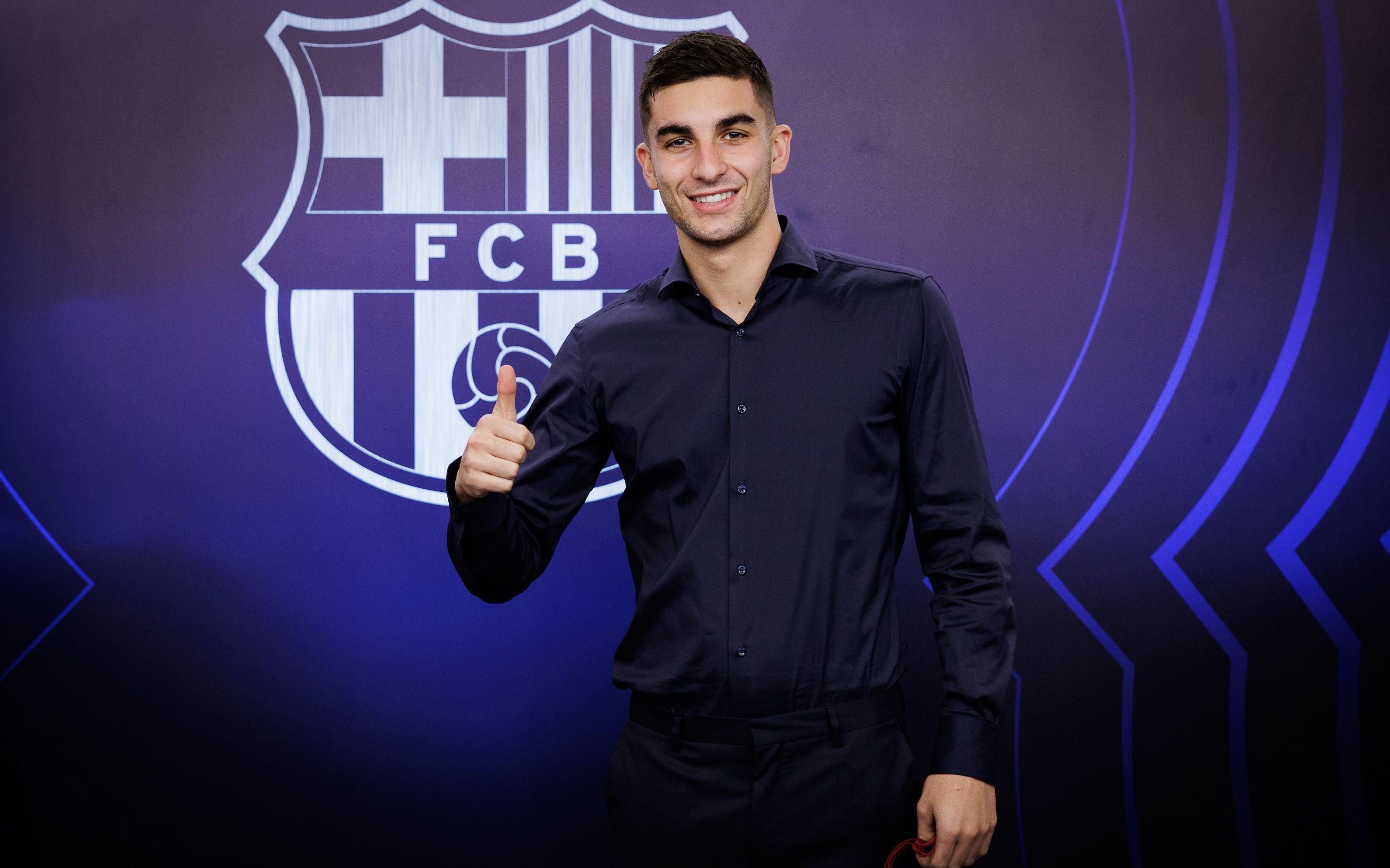 Primer dia de Ferran Torres al Camp Nou com a culer