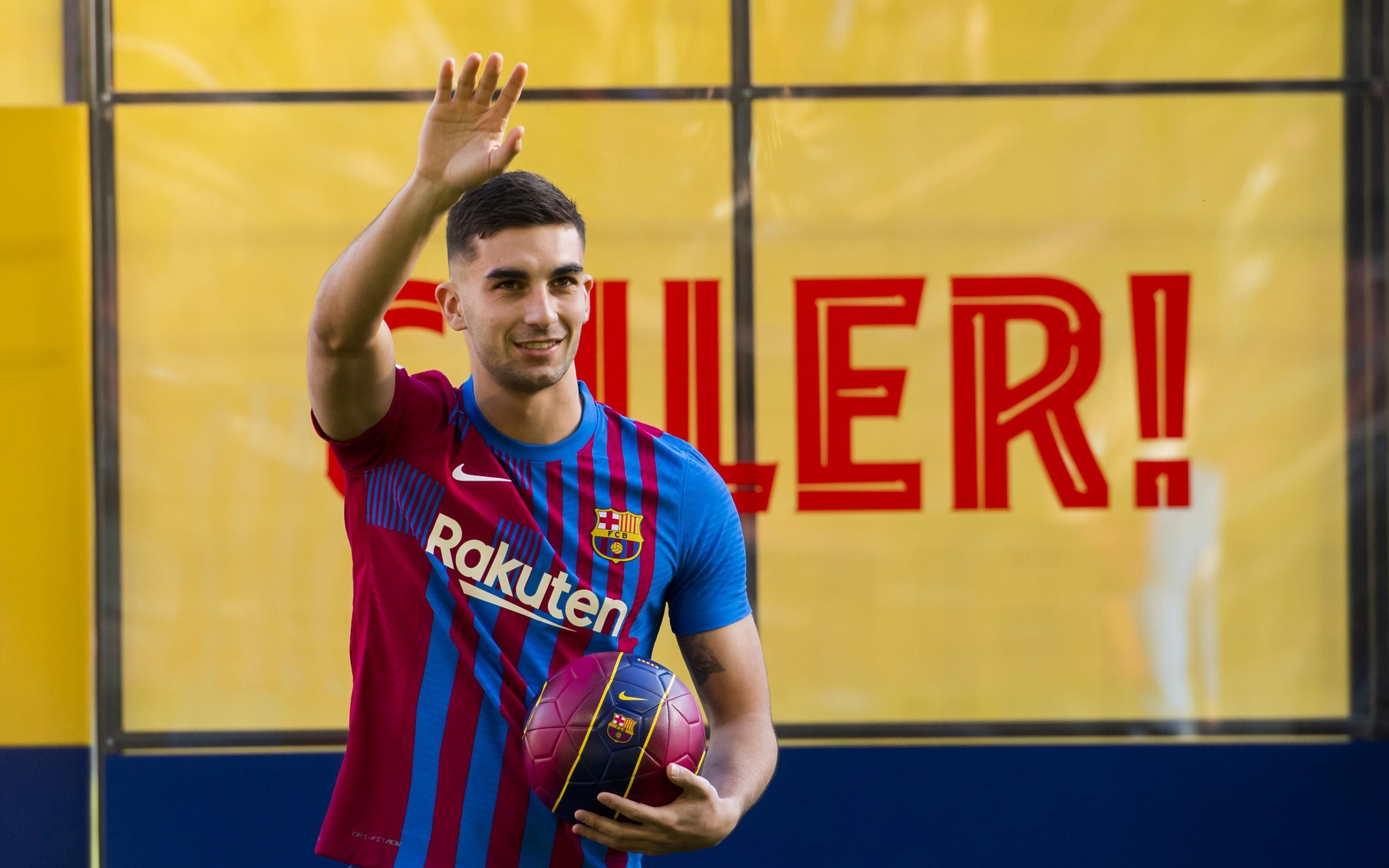 La presentation de Ferran Torres, en images