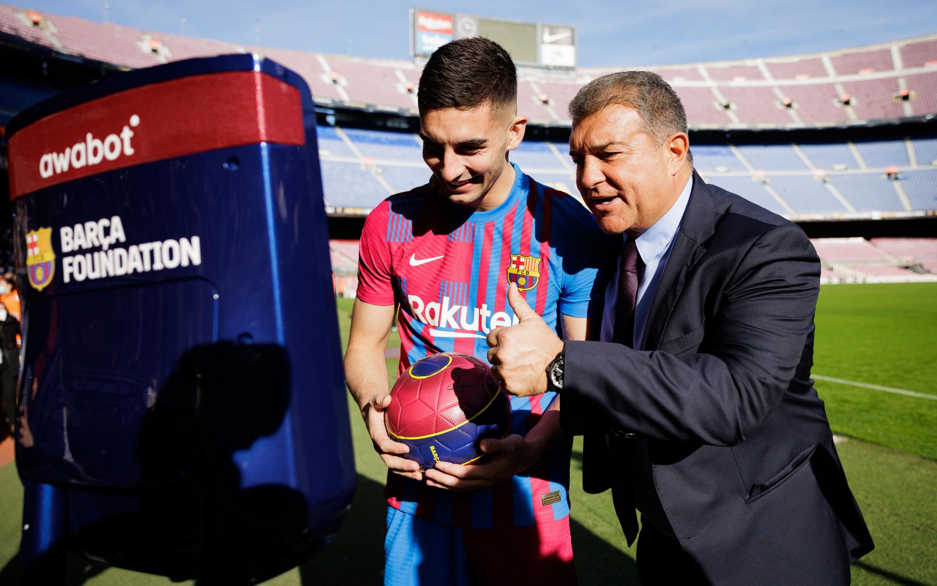 La presentación de Ferran Torres, en imágenes