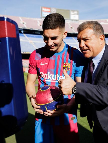 La presentation de Ferran Torres, en images