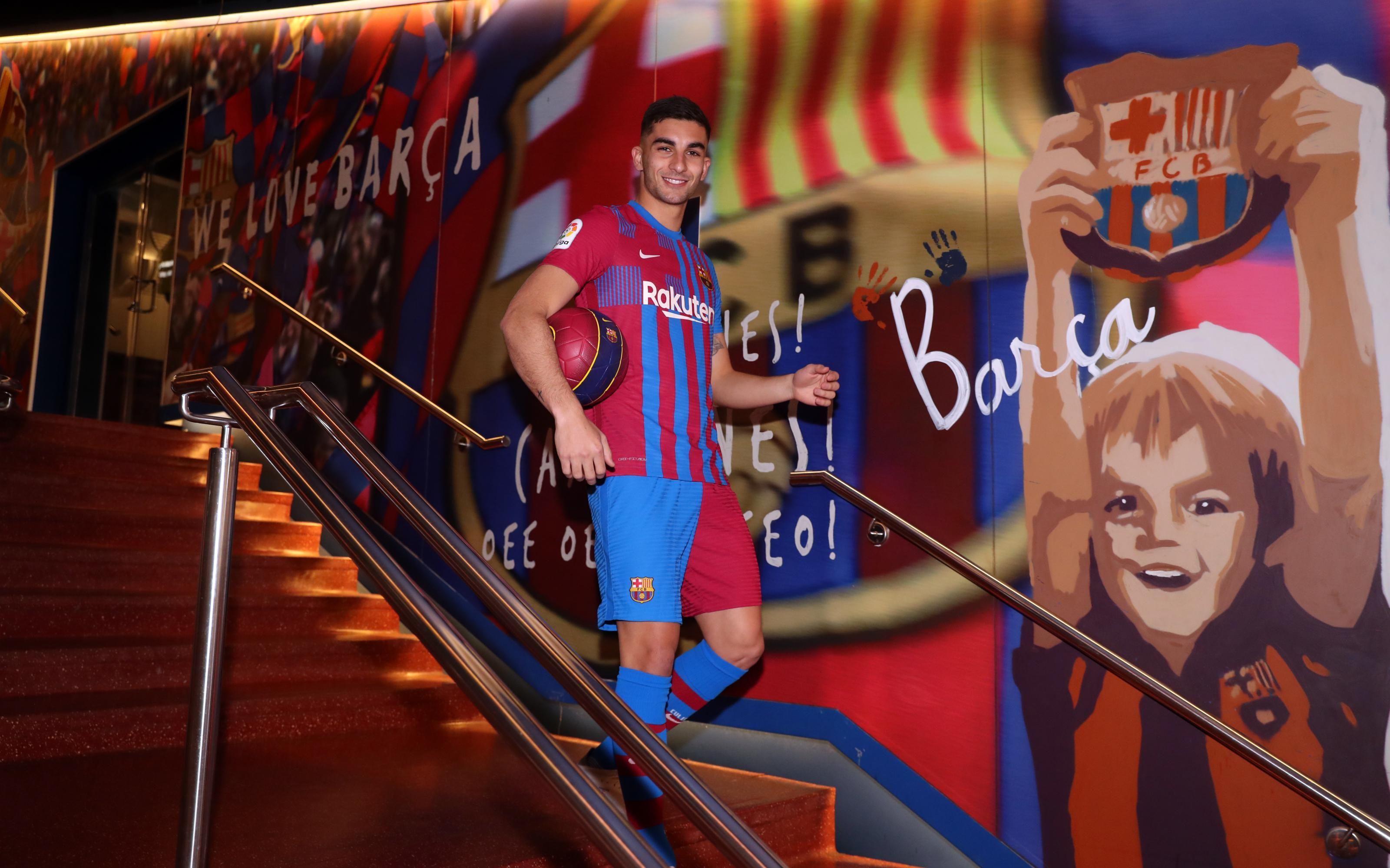 Ferran Torres presentation in photos