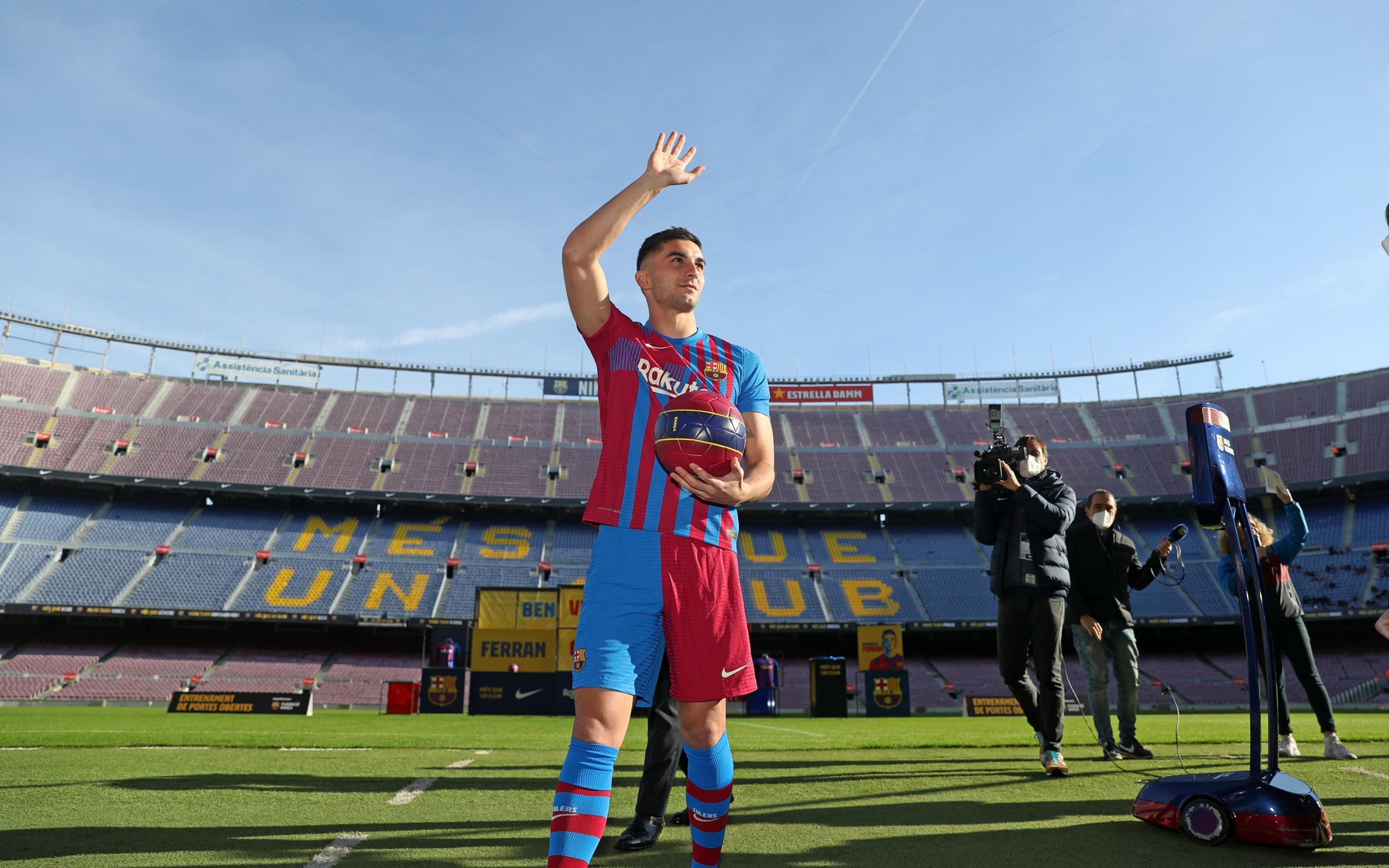 La presentación de Ferran Torres, en imágenes