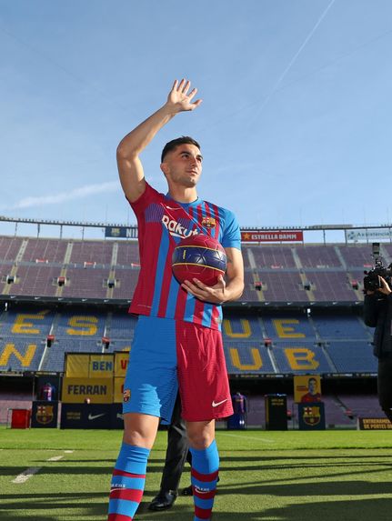 La presentación de Ferran Torres, en imágenes