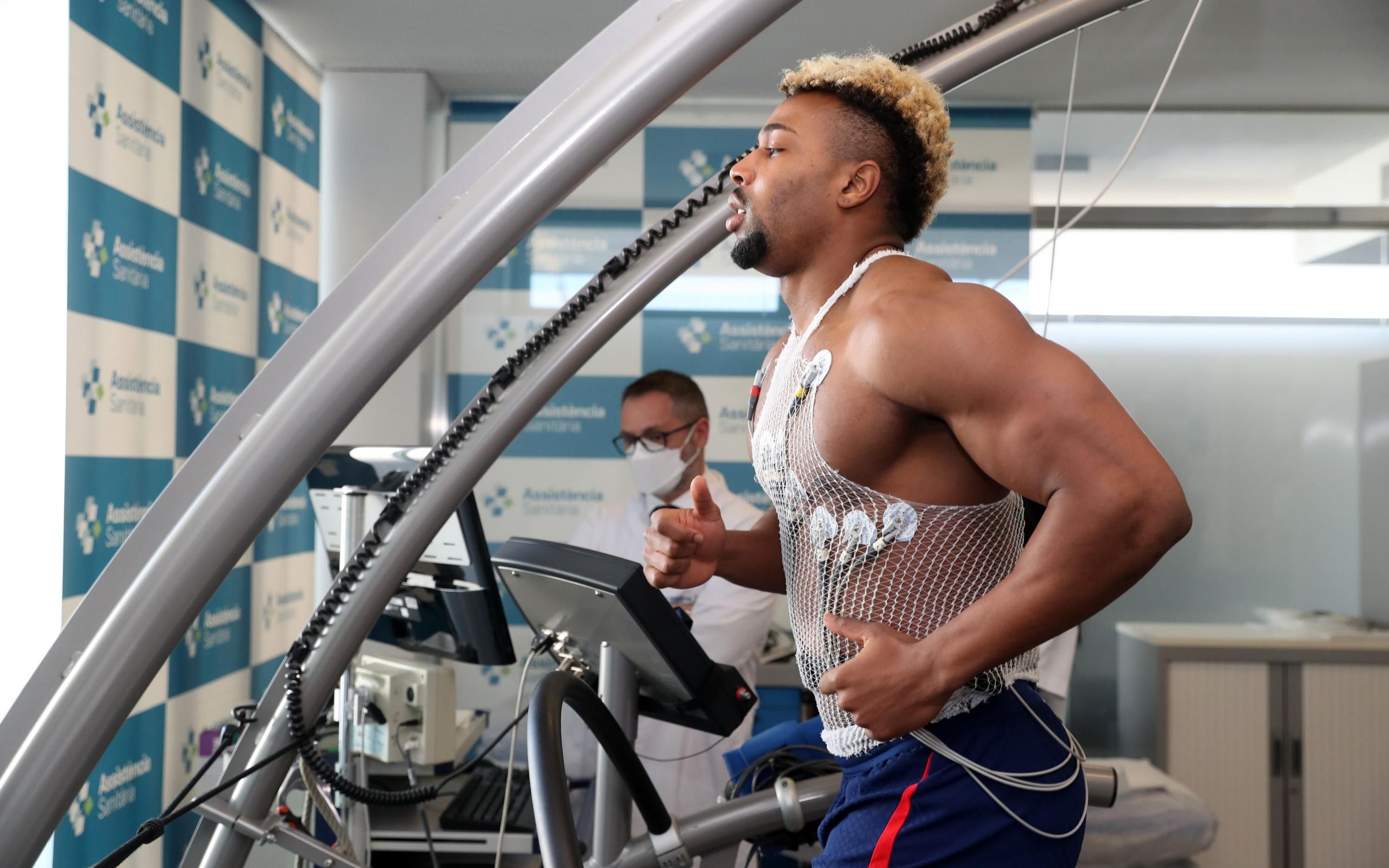 El regreso de Adama, en imágenes