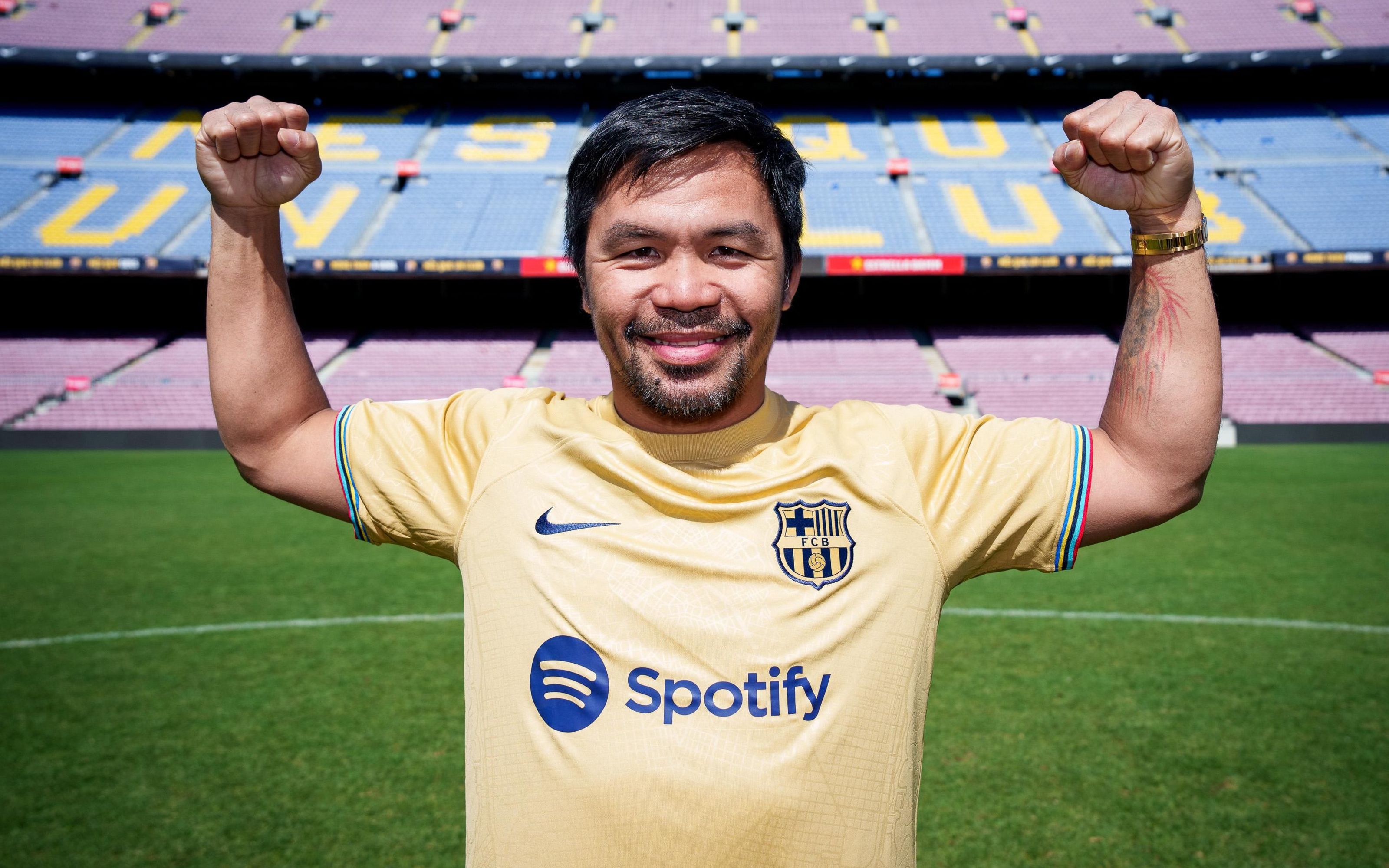 La leyenda del boxeo Manny Pacquiao visita el Camp Nou