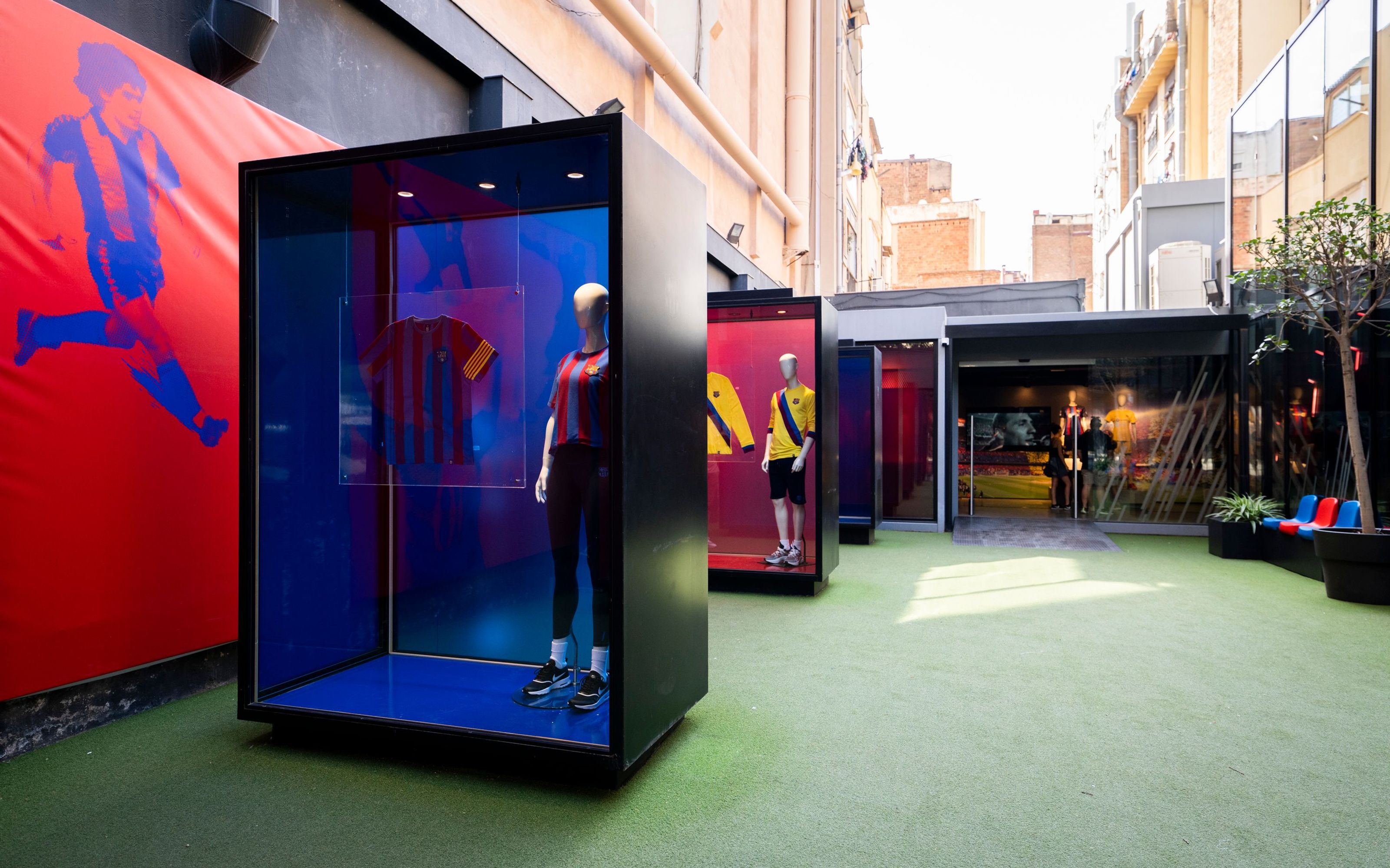 La séptima 'Barça Store' oficial abre delante de la Sagrada Família