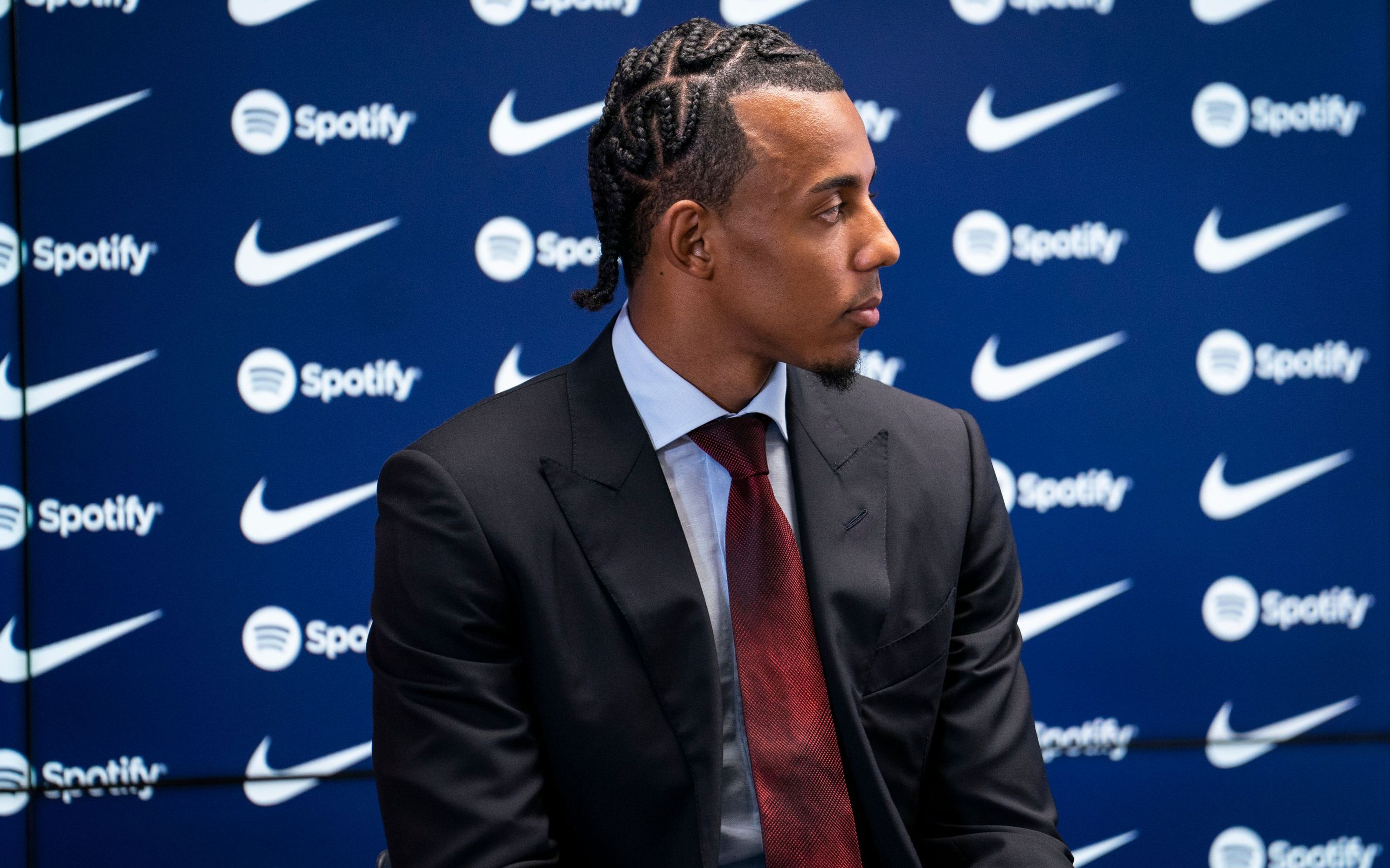 La presentación de Kounde, en imágenes