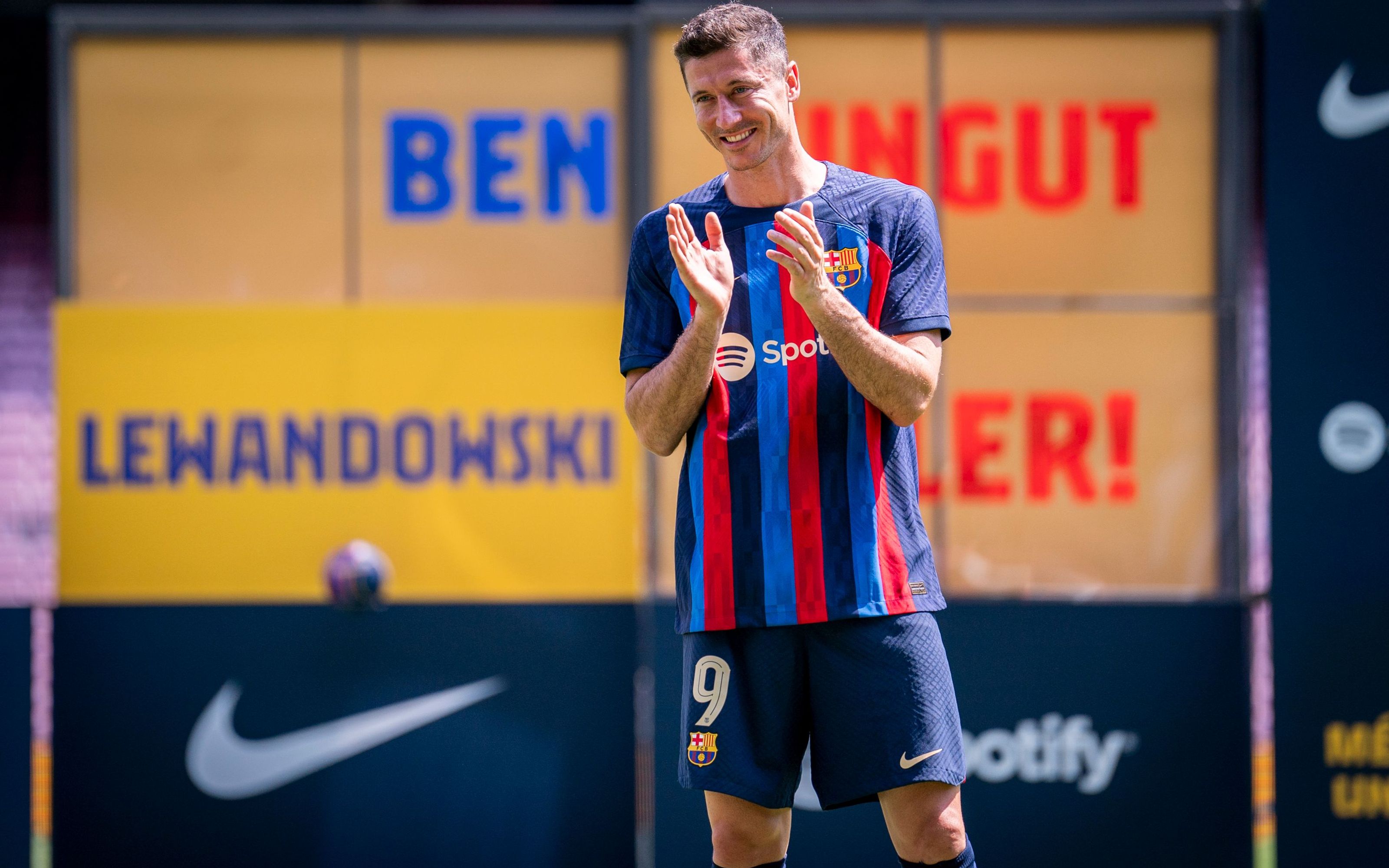 Lewandowski's presentation in photos