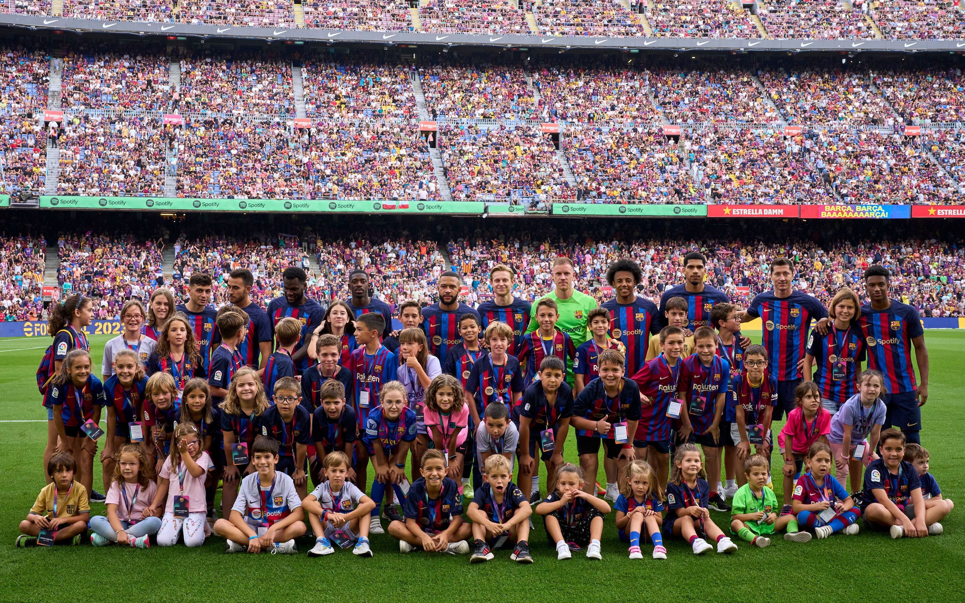 Fotografía niños y niñas Fútbol 1r equipo masculino FC BARCELONA - ELCHE 17/9