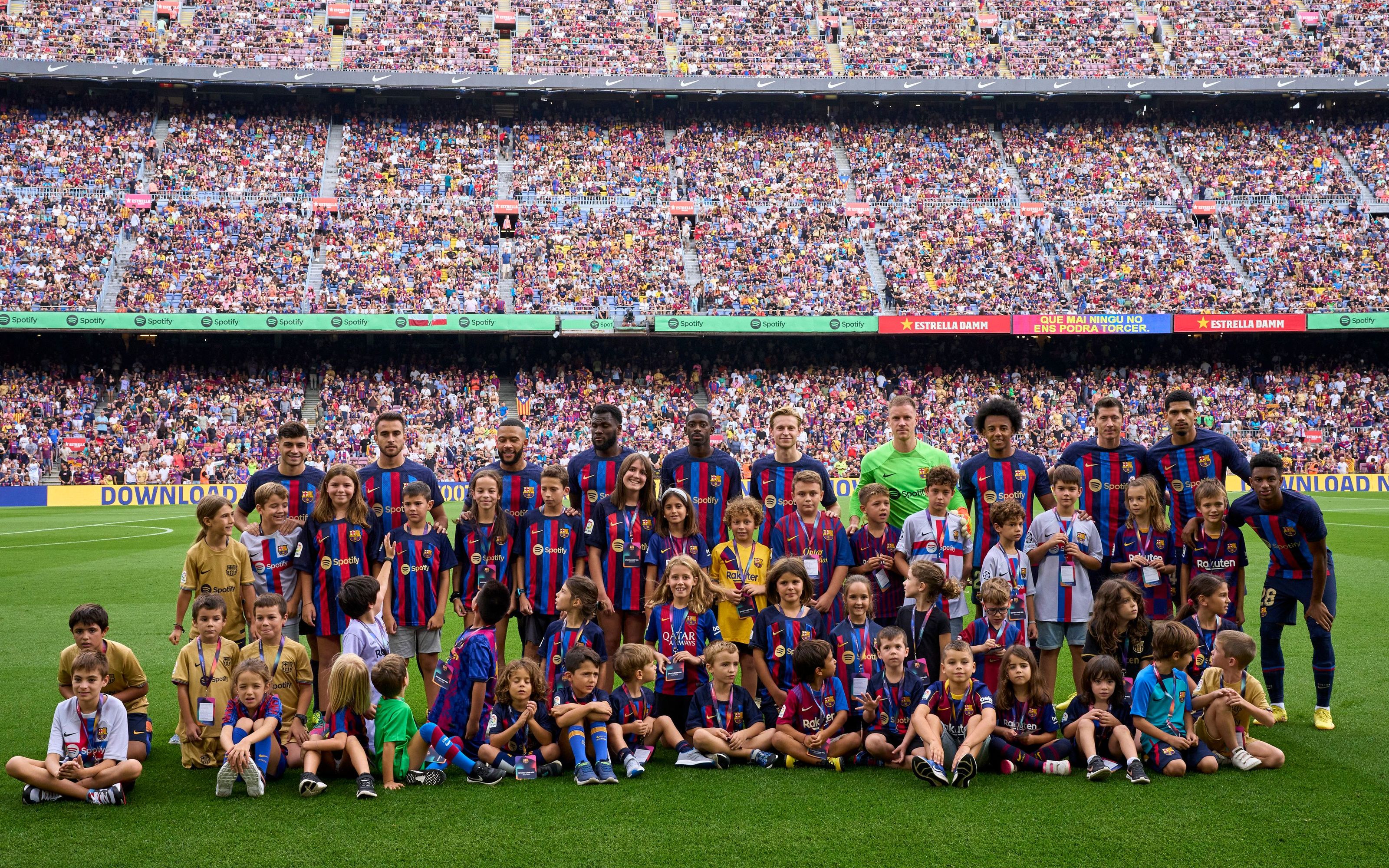 Fotografía niños y niñas Fútbol 1r equipo masculino FC BARCELONA - ELCHE 17/9