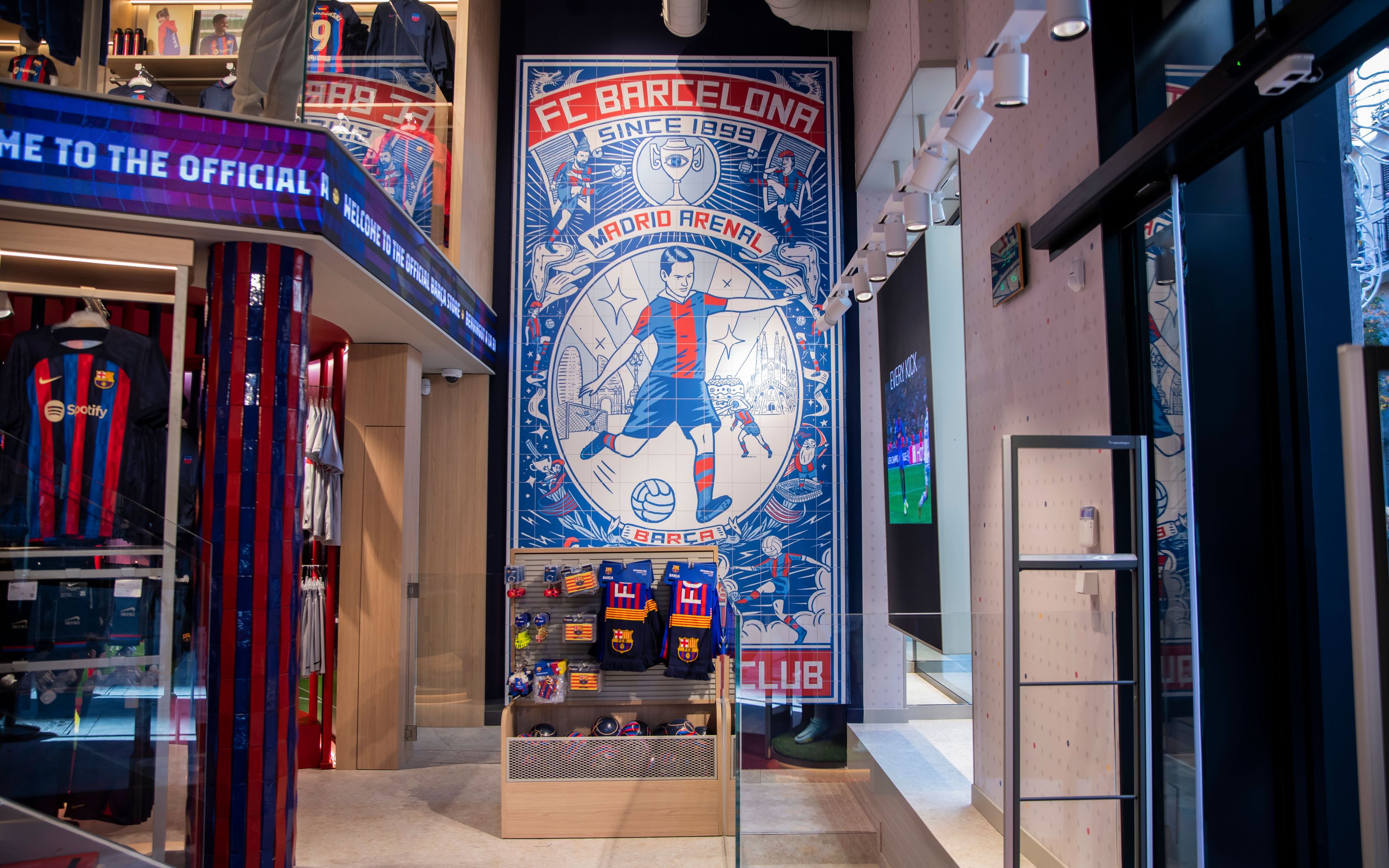 El FC Barcelona inaugura su primera Barça Store en Madrid
