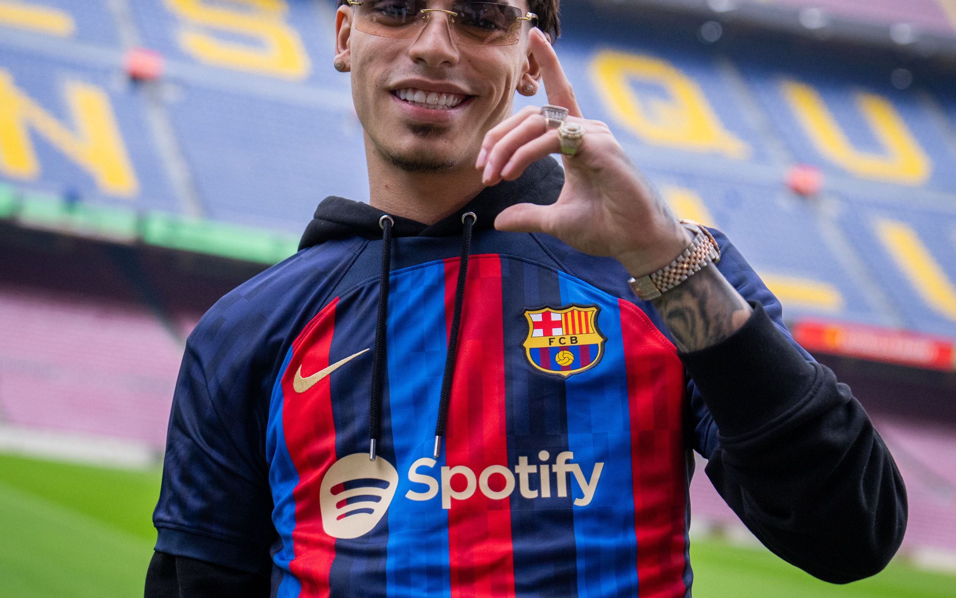 Visita de Luar La L al Spotify Camp Nou