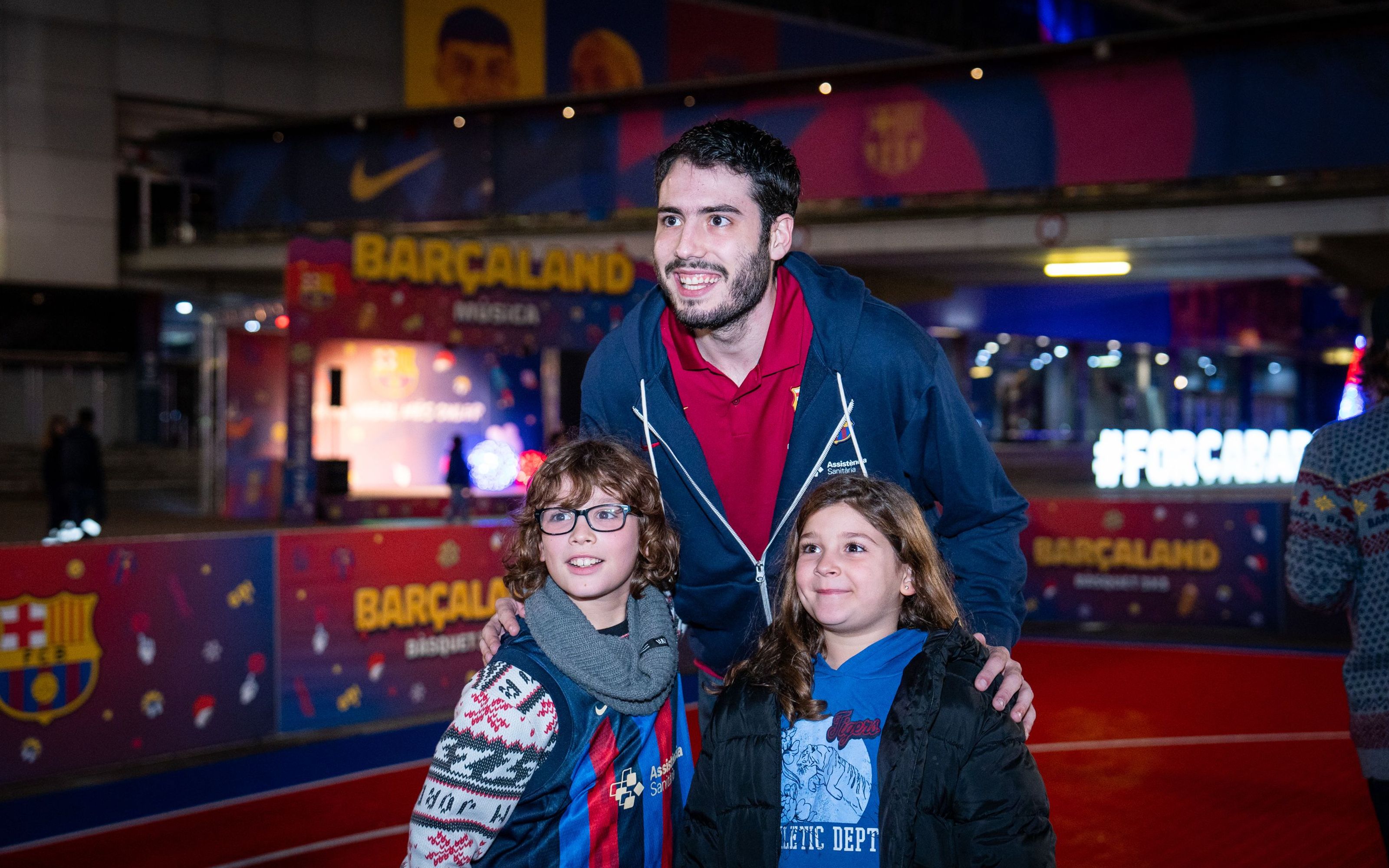 Àlex Abrines visita Barçaland