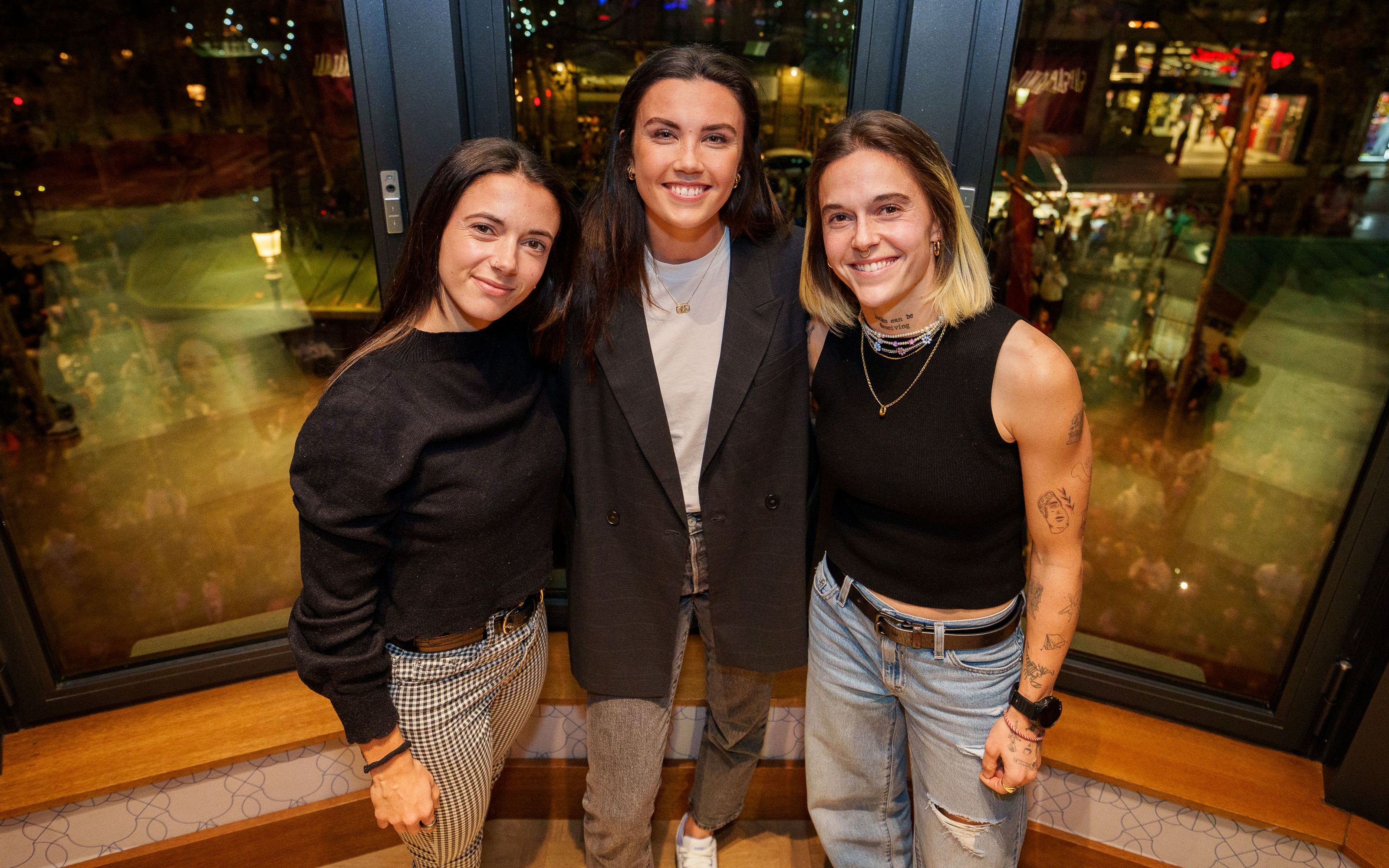 Aitana, Mapi León and Engen meet fans at Barça Store Canaletes
