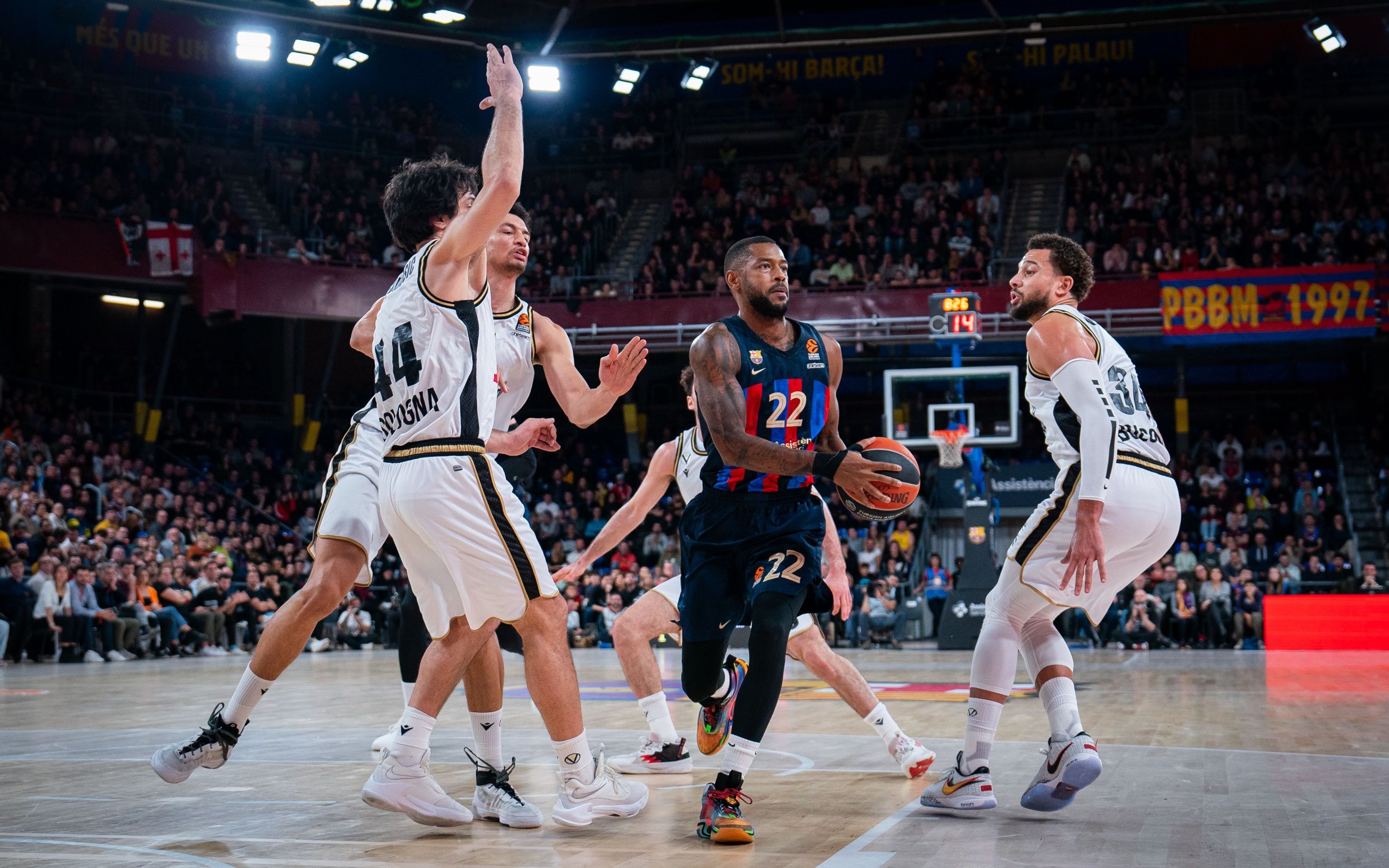 FC Barcelona 75-83 Virtus Segafredo Bologna