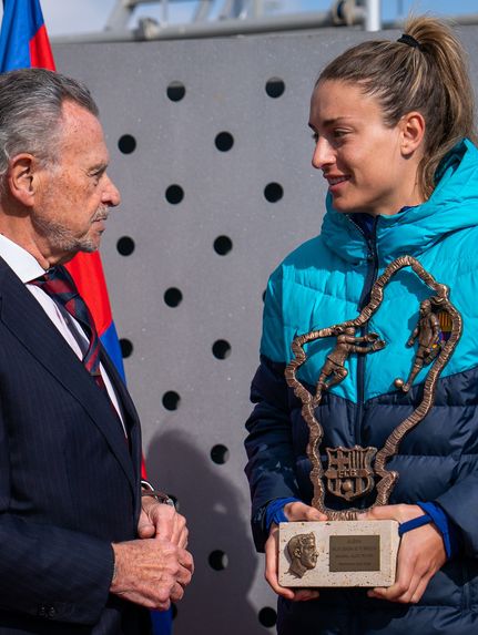 Alexia receiving the Aldo Rovira award in photos