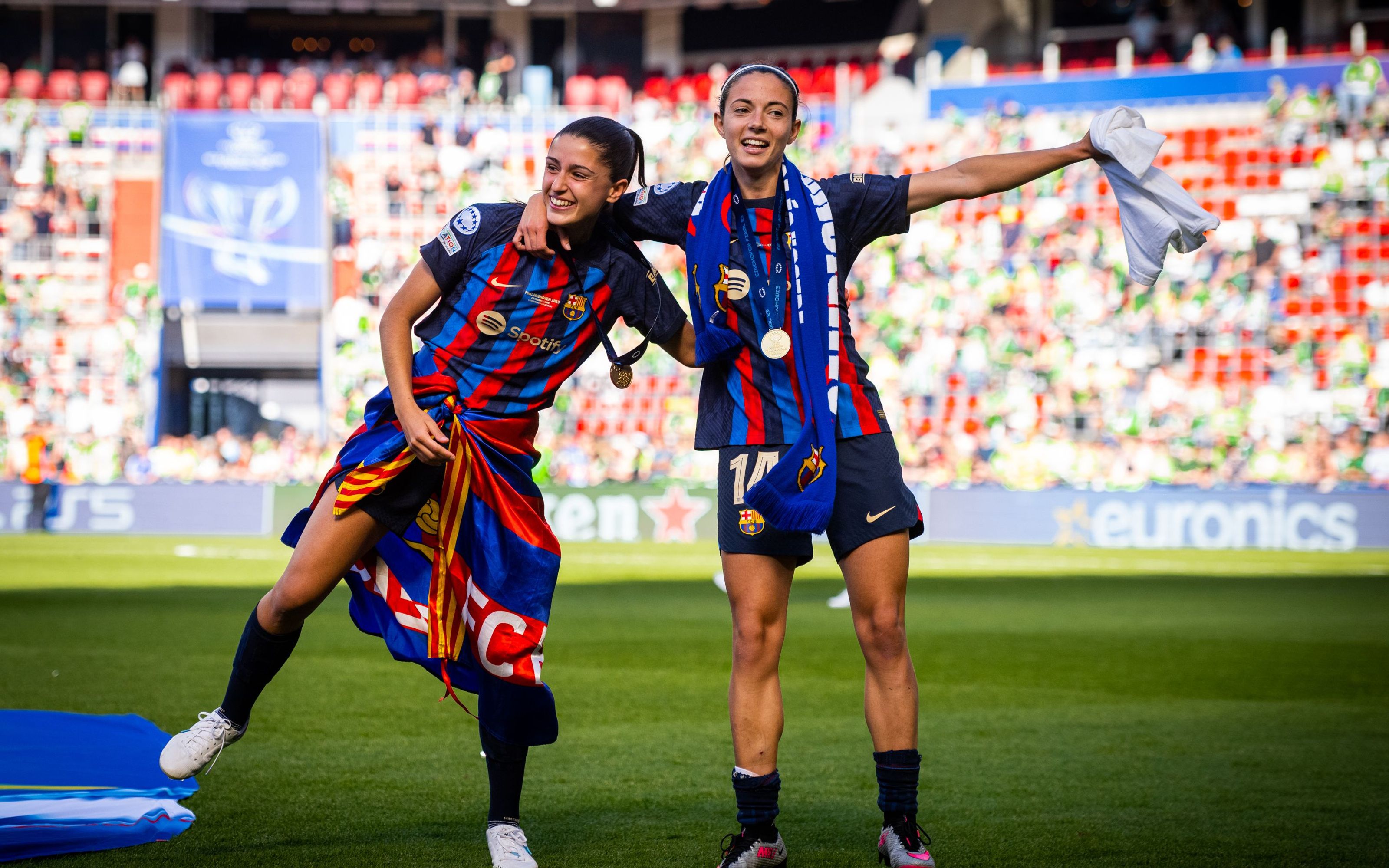 Les plus belles images de la victoire en finale de la Coupe d'Europe féminine