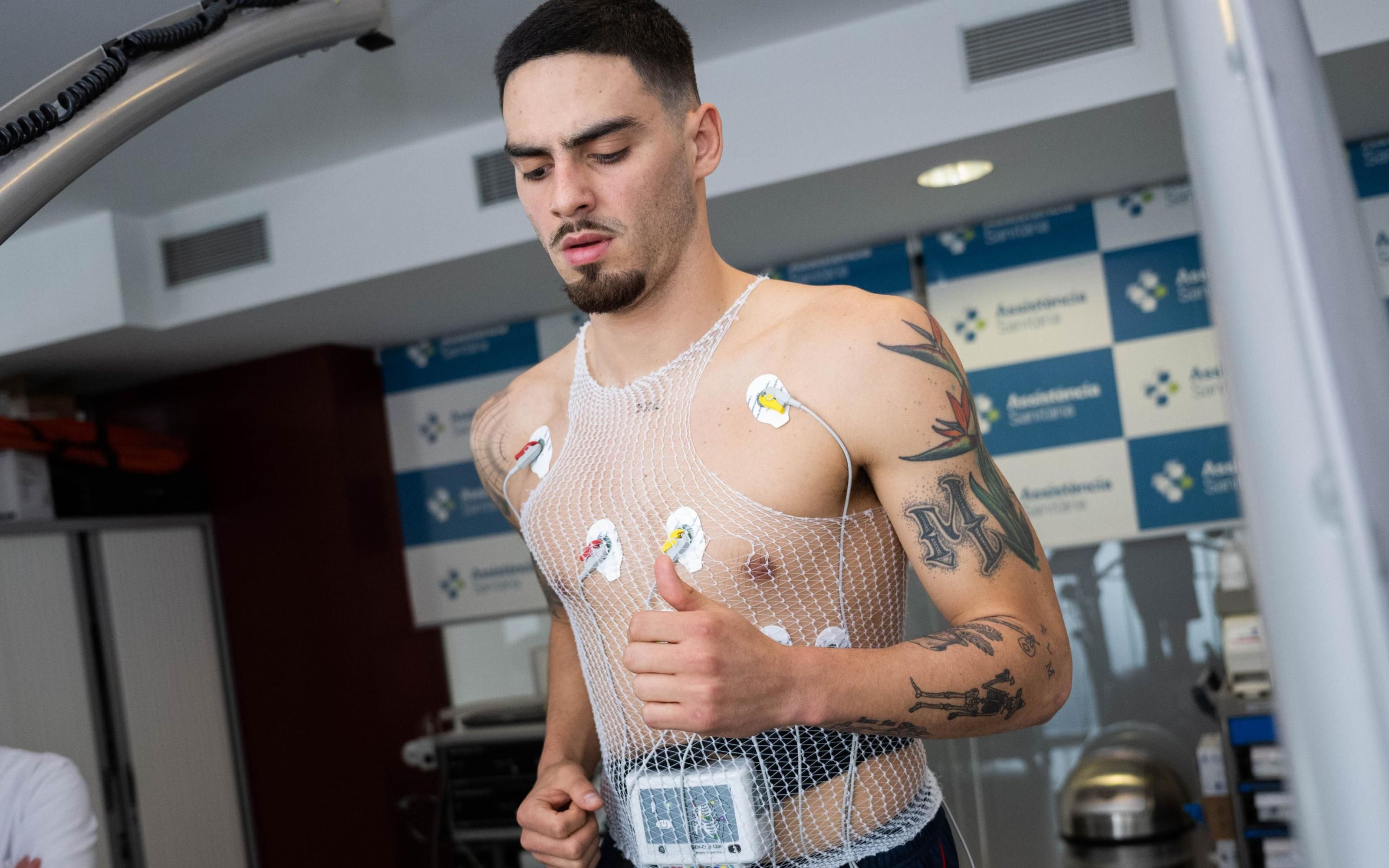 Erick Mendonça pasa la revisión médica